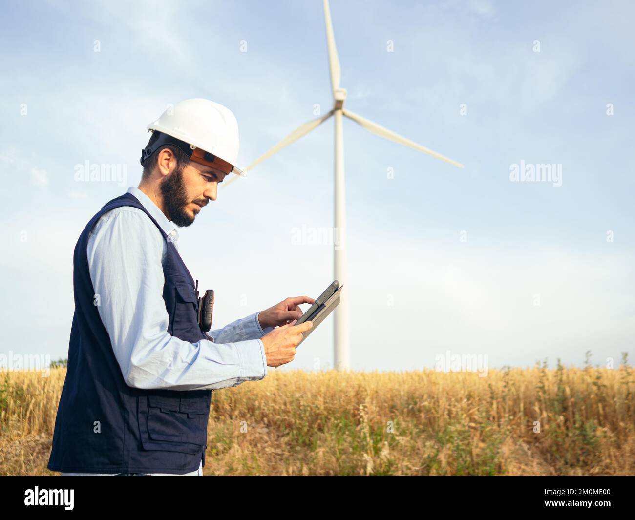 Engineer in the field hi-res stock photography and images - Alamy