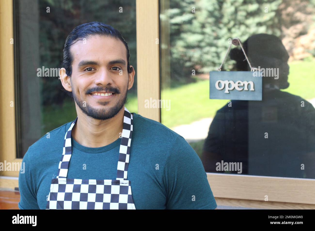 Male middle eastern worker hi-res stock photography and images - Alamy