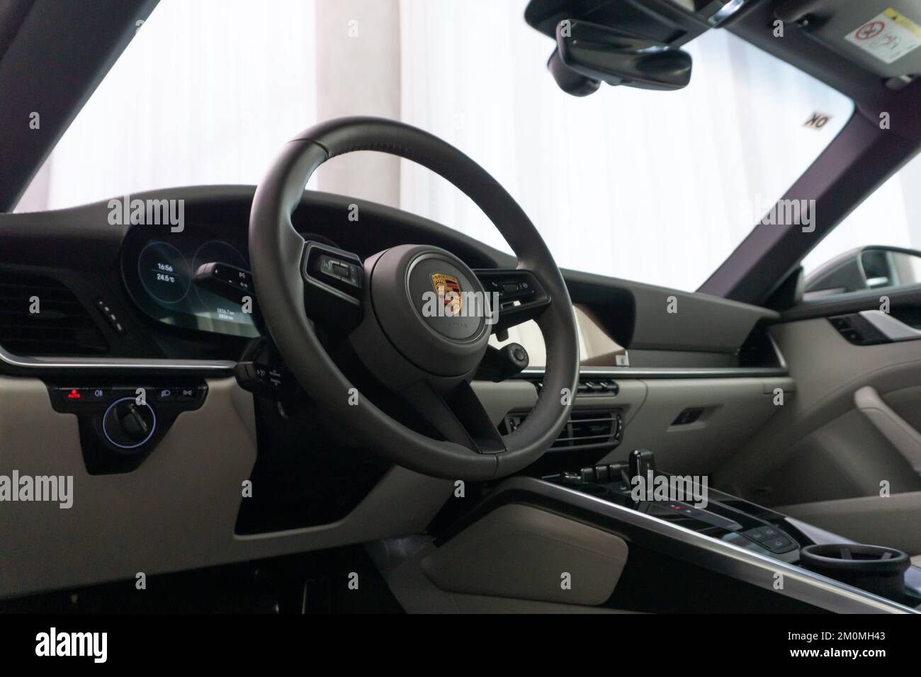 A closeup of the Porsche 911 Turbo steering wheel Stock Photo - Alamy