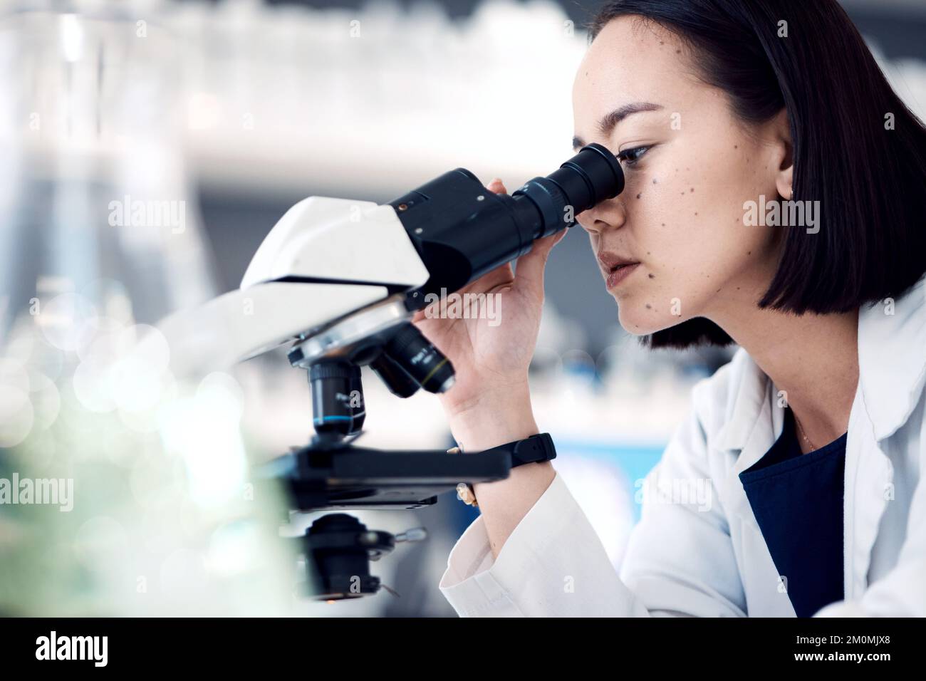 Microscope check hi-res stock photography and images - Alamy