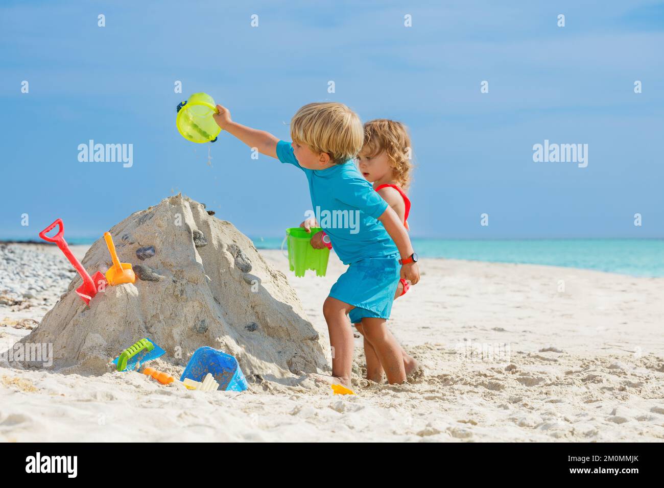Bucket water pour fun hi-res stock photography and images - Alamy