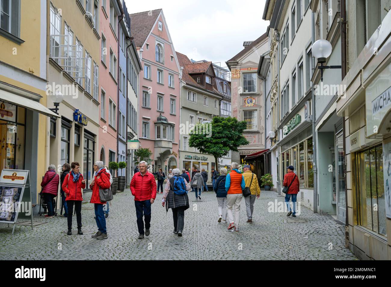 Bayerische menschen hi-res stock photography and images - Alamy