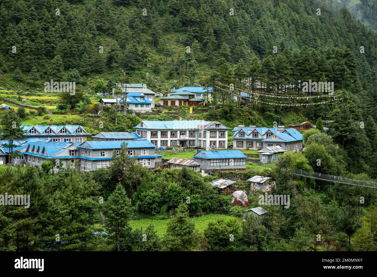 Phakding village hi-res stock photography and images - Alamy