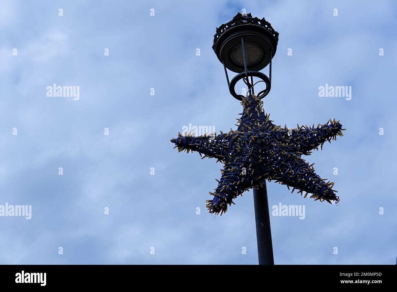 Unlit street lamp hi-res stock photography and images - Alamy