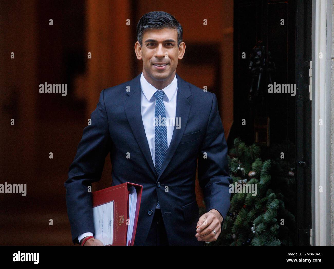London, UK. 7th Dec, 2022. Prime Minister, Rishi Sunak, leaves number ...
