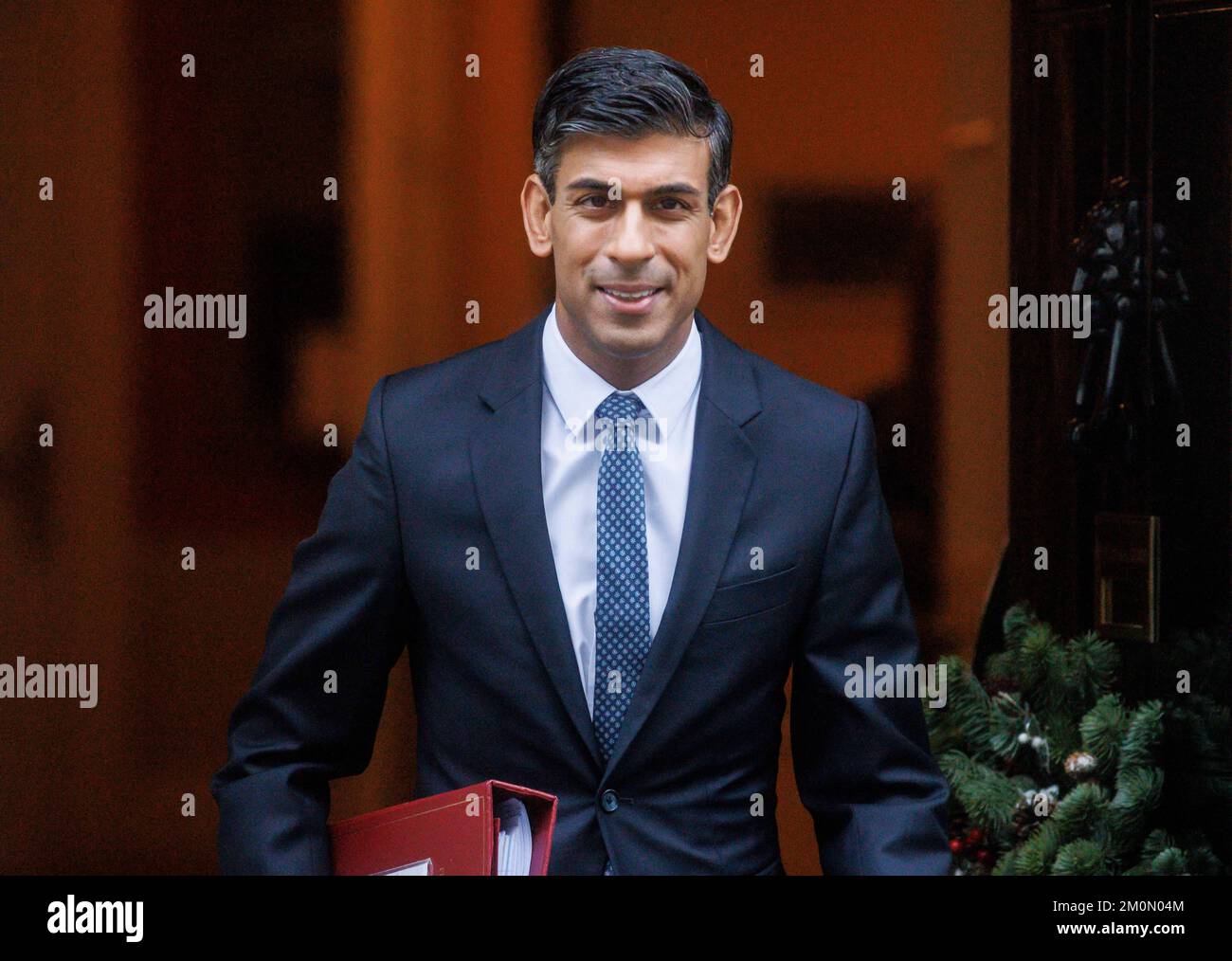 London, UK. 7th Dec, 2022. Prime Minister, Rishi Sunak, leaves number ...