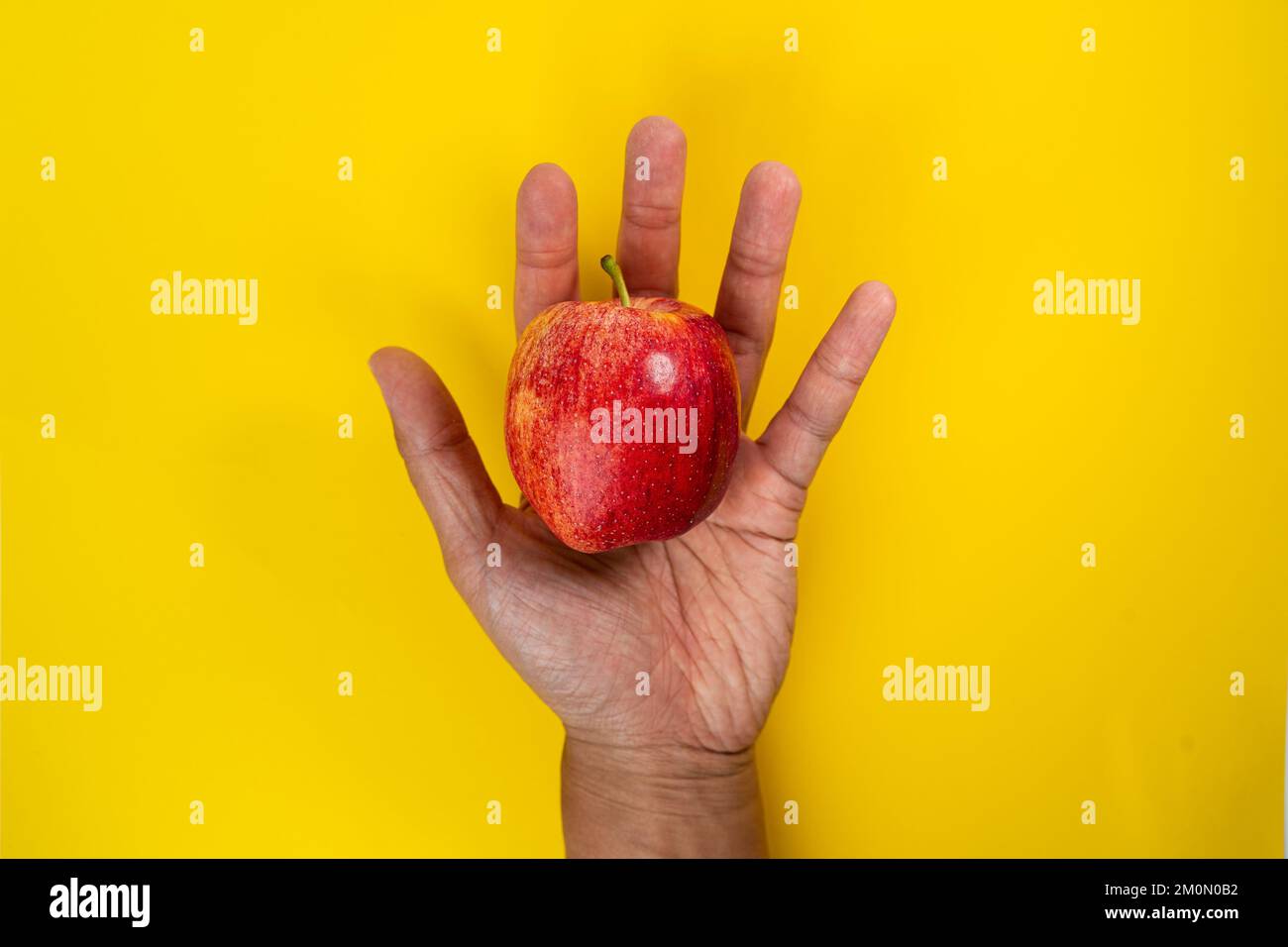 holding apple in the hand Stock Photo - Alamy