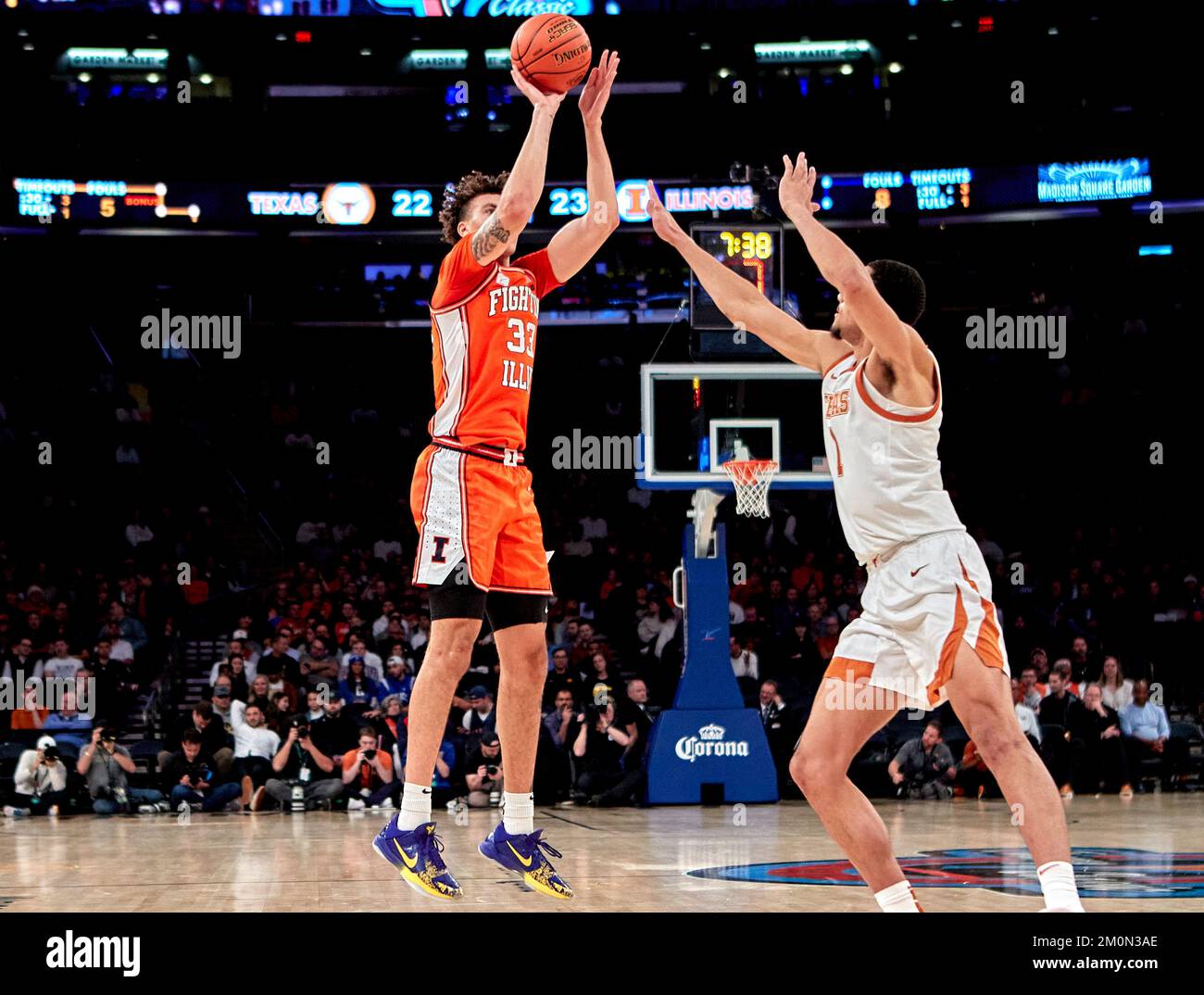 New York City, US, Dec 6, 2022. Illinois Fighting Illini forward ...
