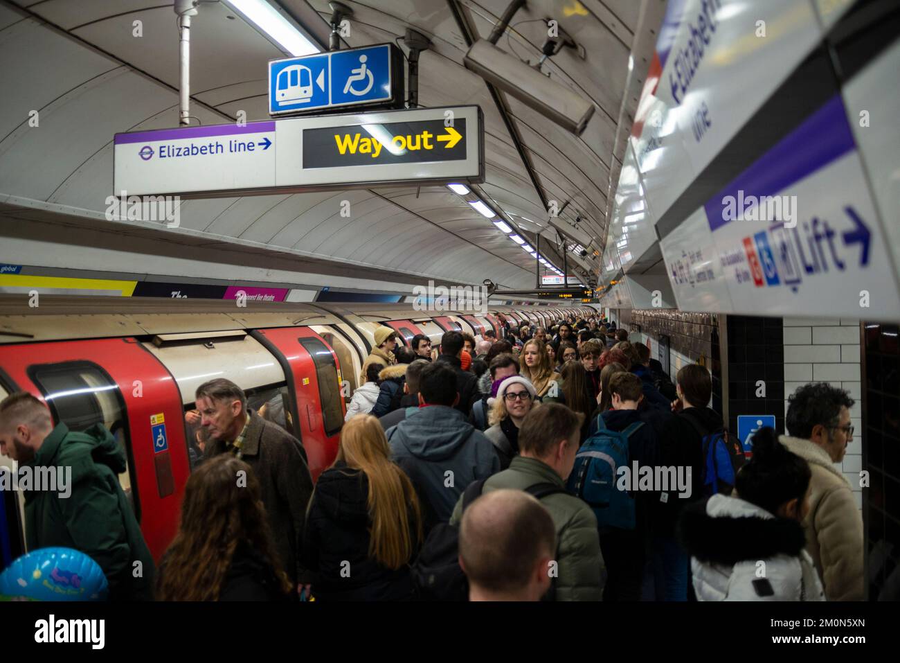 Crowded London Underground Station Passengers On Platform And Train Tottenham Court Road Tube