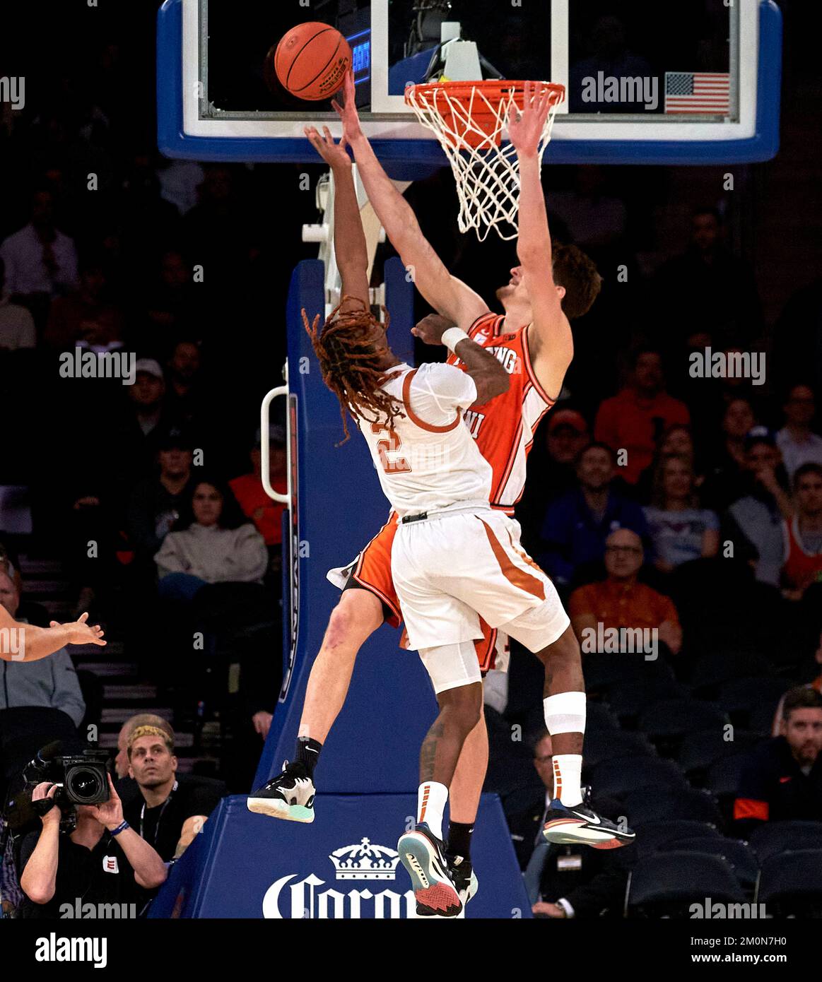 New York City, US, Dec 6, 2022. Iowa Hawkeyes forward Kris Murray (24 ...