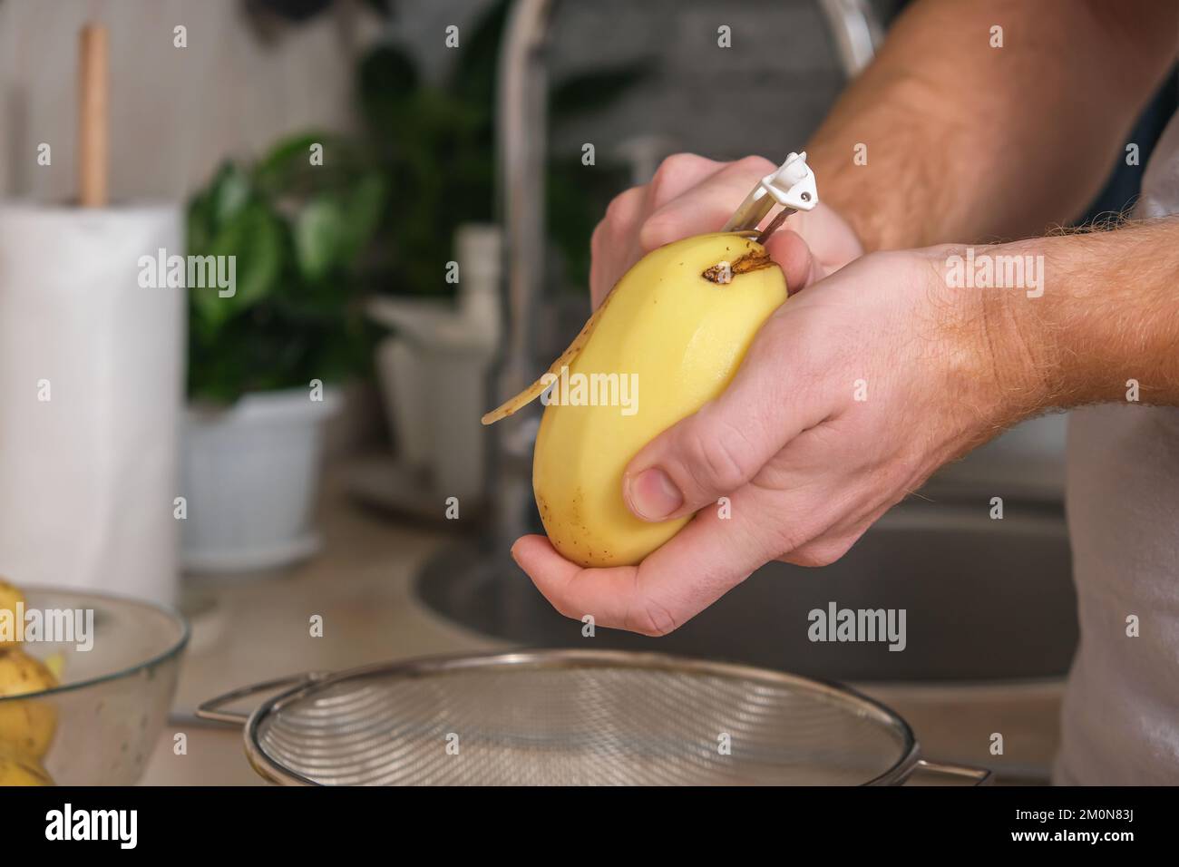 Man peels potatoes hi-res stock photography and images - Alamy