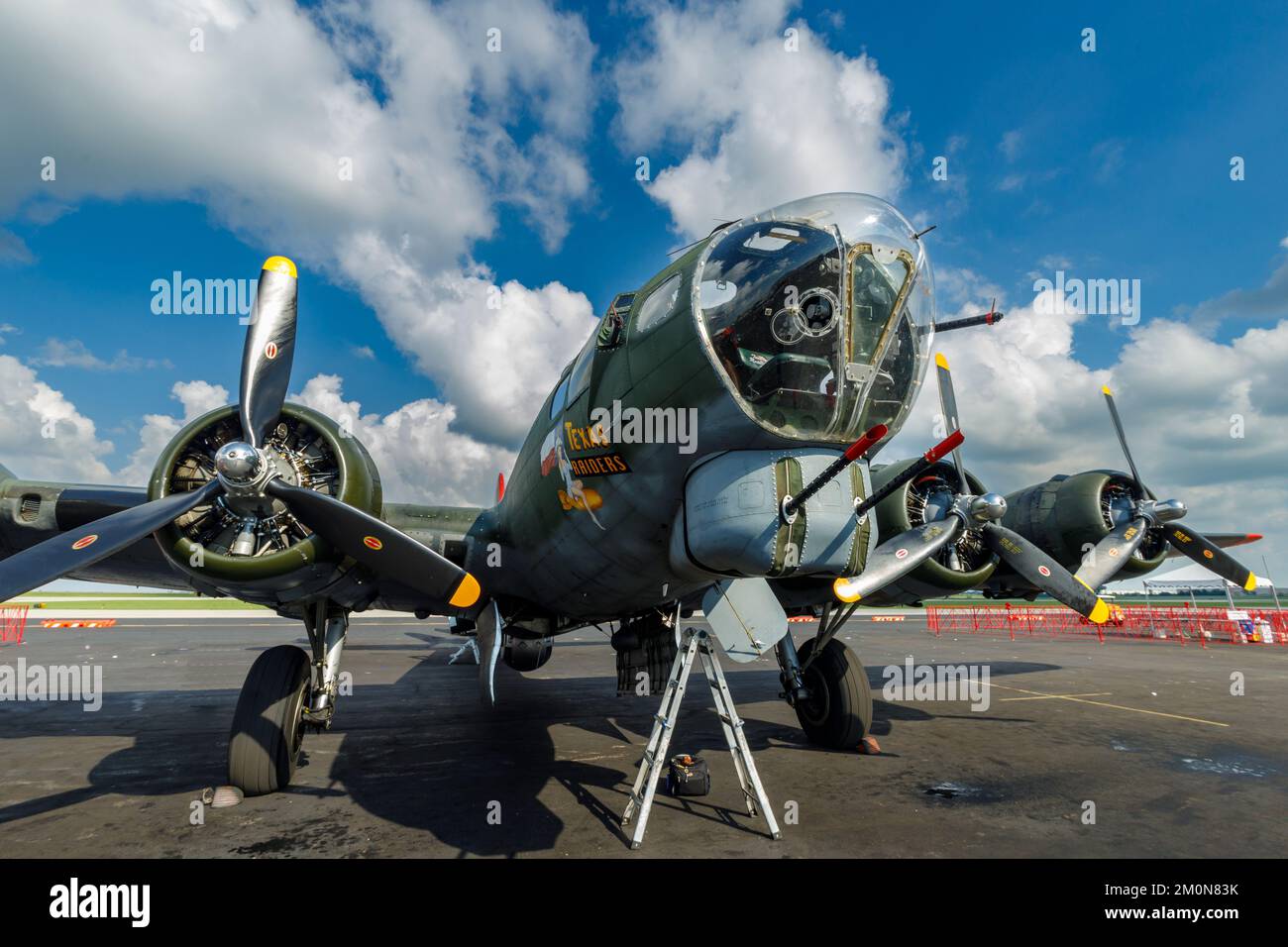 B 17g flying fortress texas raiders hi-res stock photography and images ...