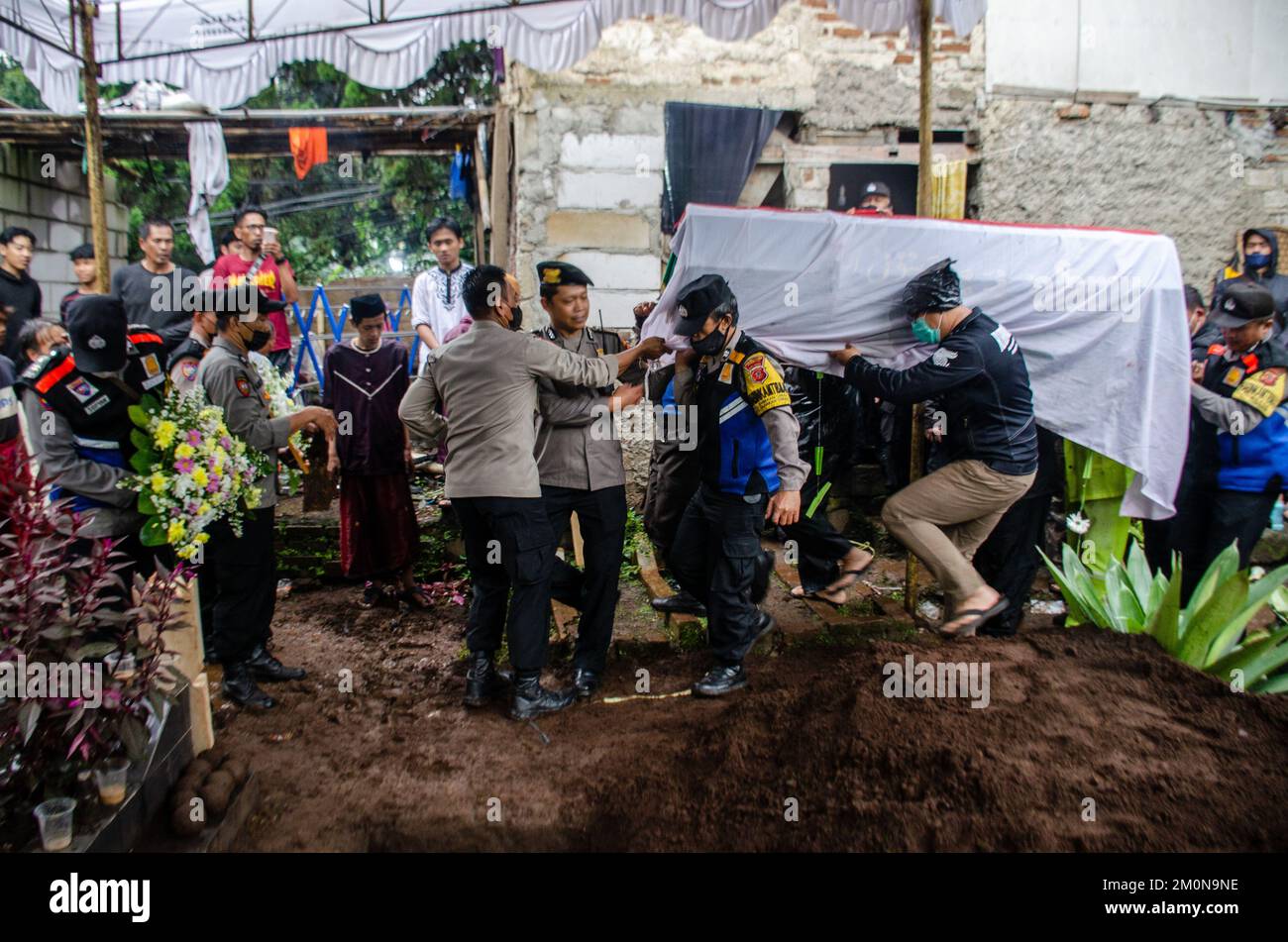 Bandung, Indonesia. 7th Dec, 2022. People attend a funeral for a police ...