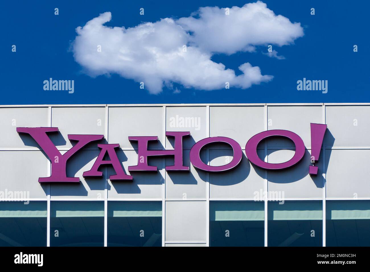 Yahoo symbol hi-res stock photography and images - Alamy