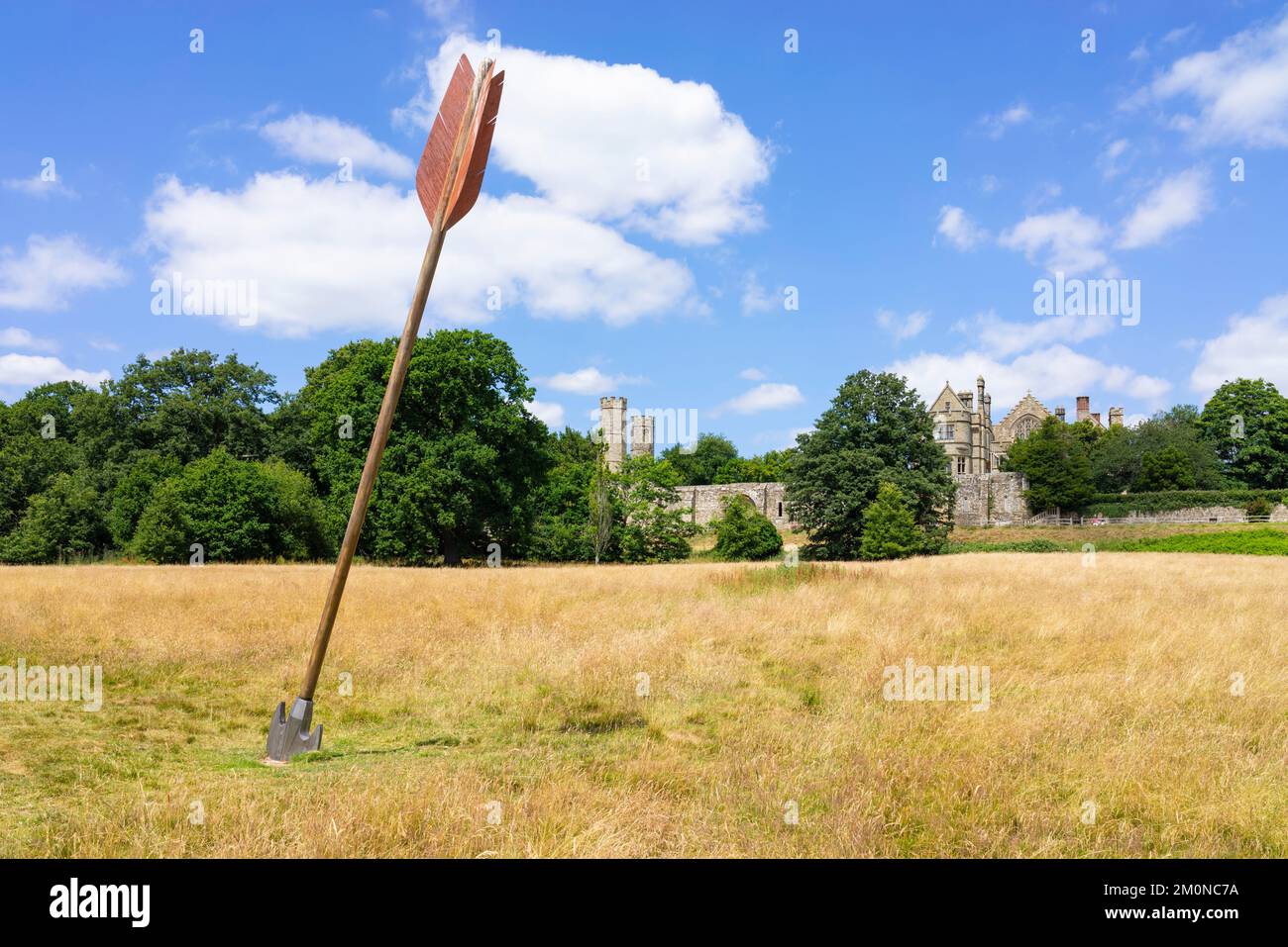Battle Hastings East Sussex Wooden arrow sculpture on the 1066 Battle ...