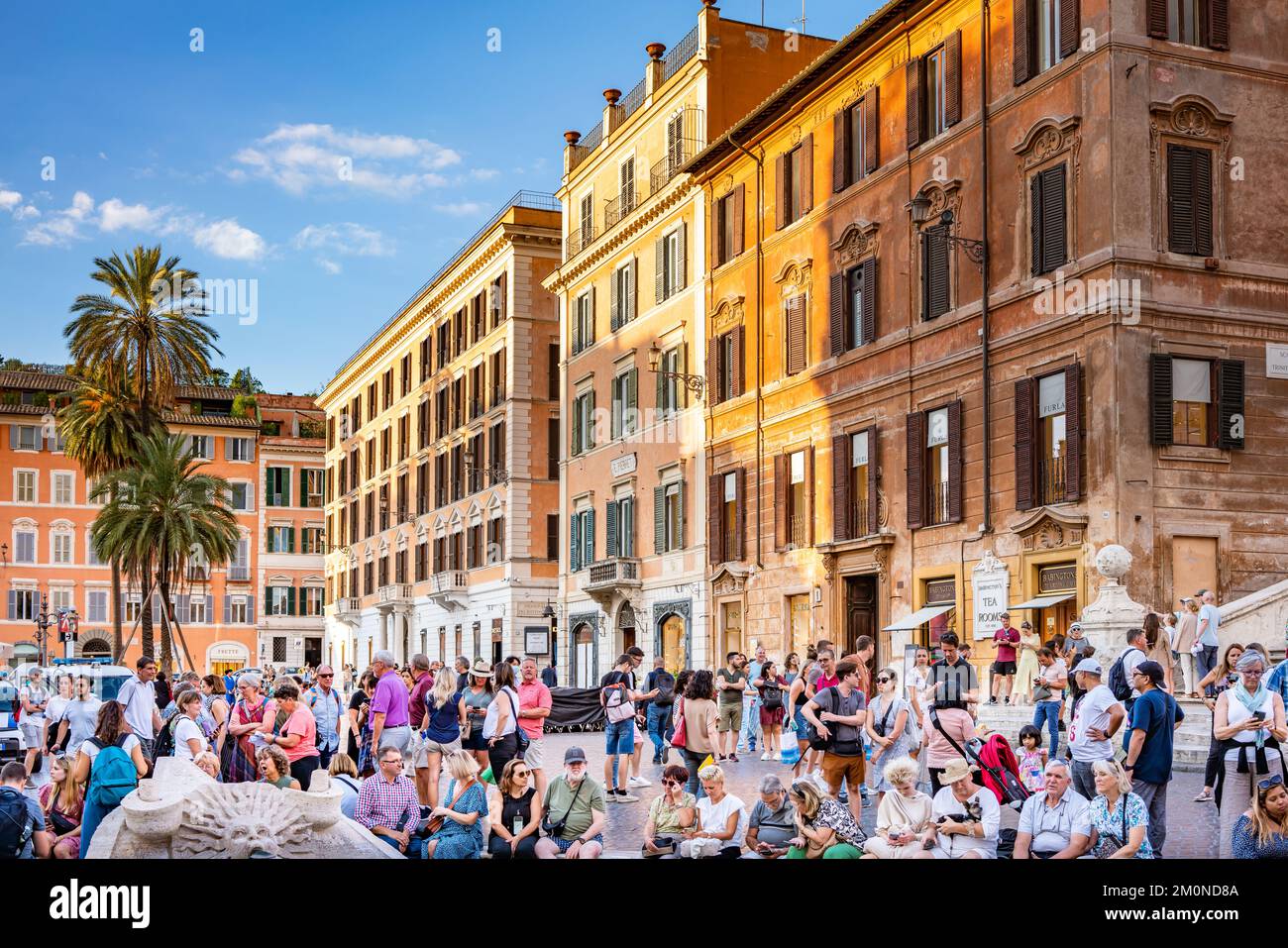 Tourists on the Spanish Steps in central Rome, Italy Stock Photo - Alamy