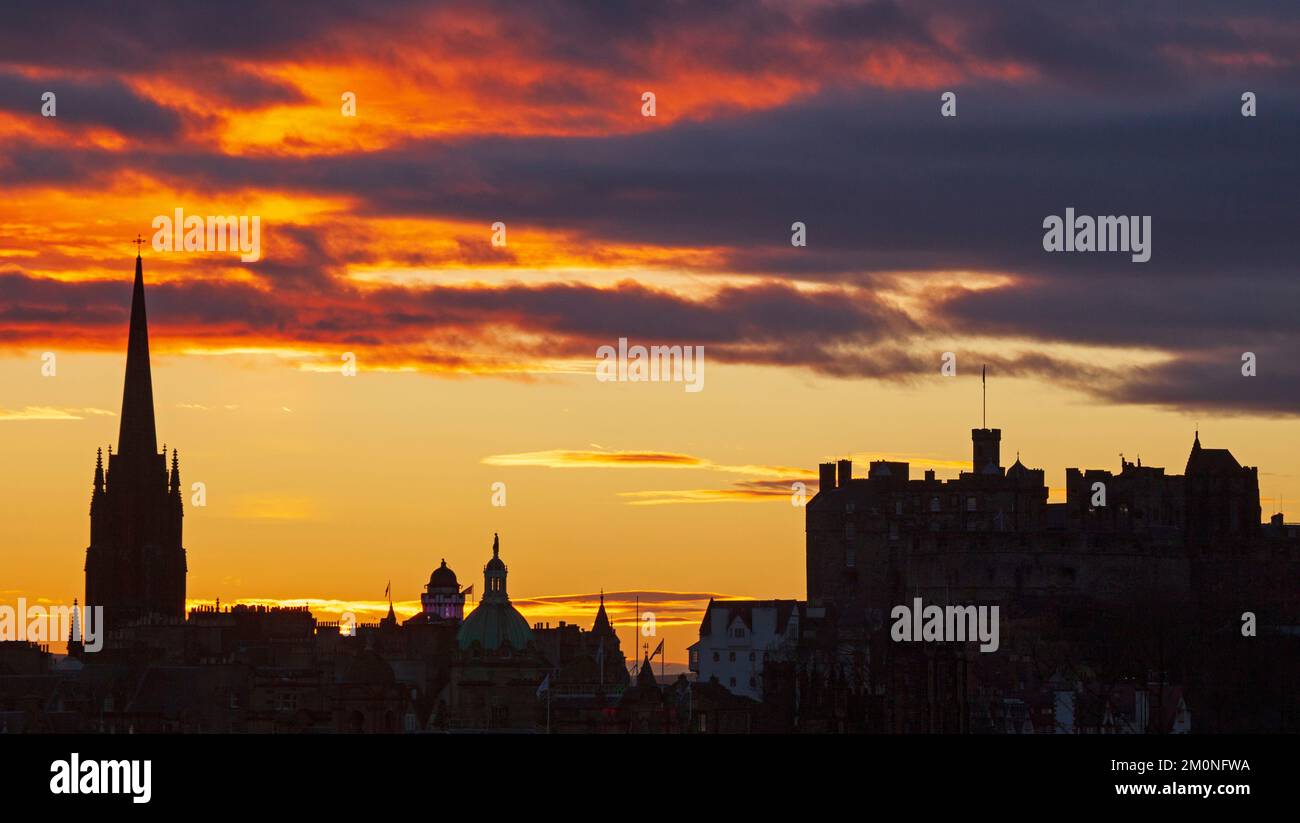 Edinburgh, Scotland, UK. 7th December 2022. Colourful Sunset over ...