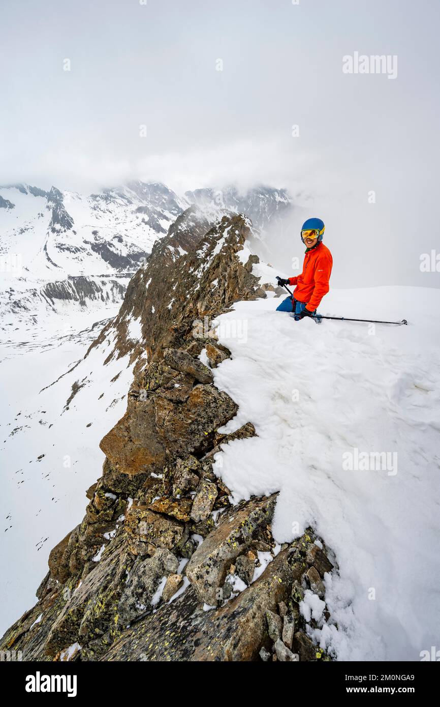 Ski tourers on rocky ridge with snow, Obere Kräulscharte, view to Inner ...