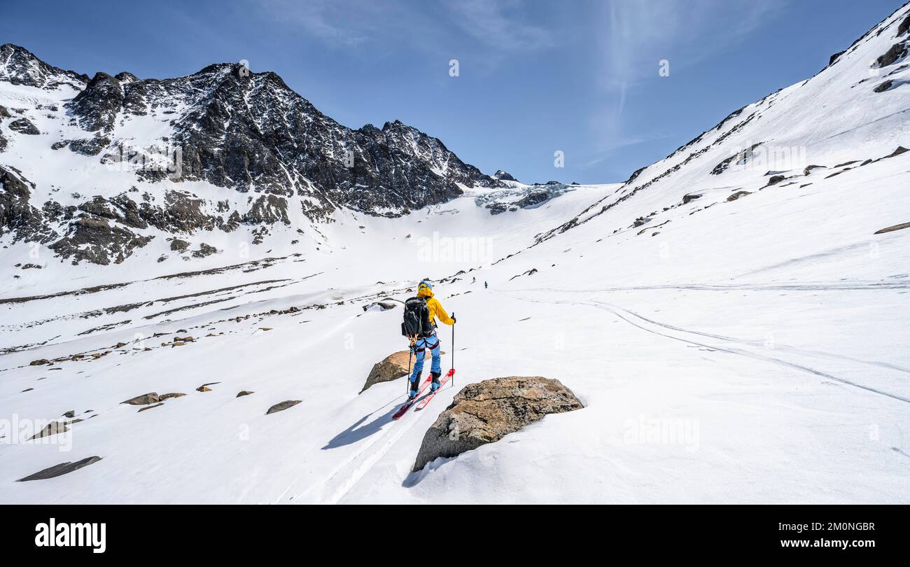 Ski tourers on the descent at Verborgen-Berg Ferner, Alpeiner Ferner in ...