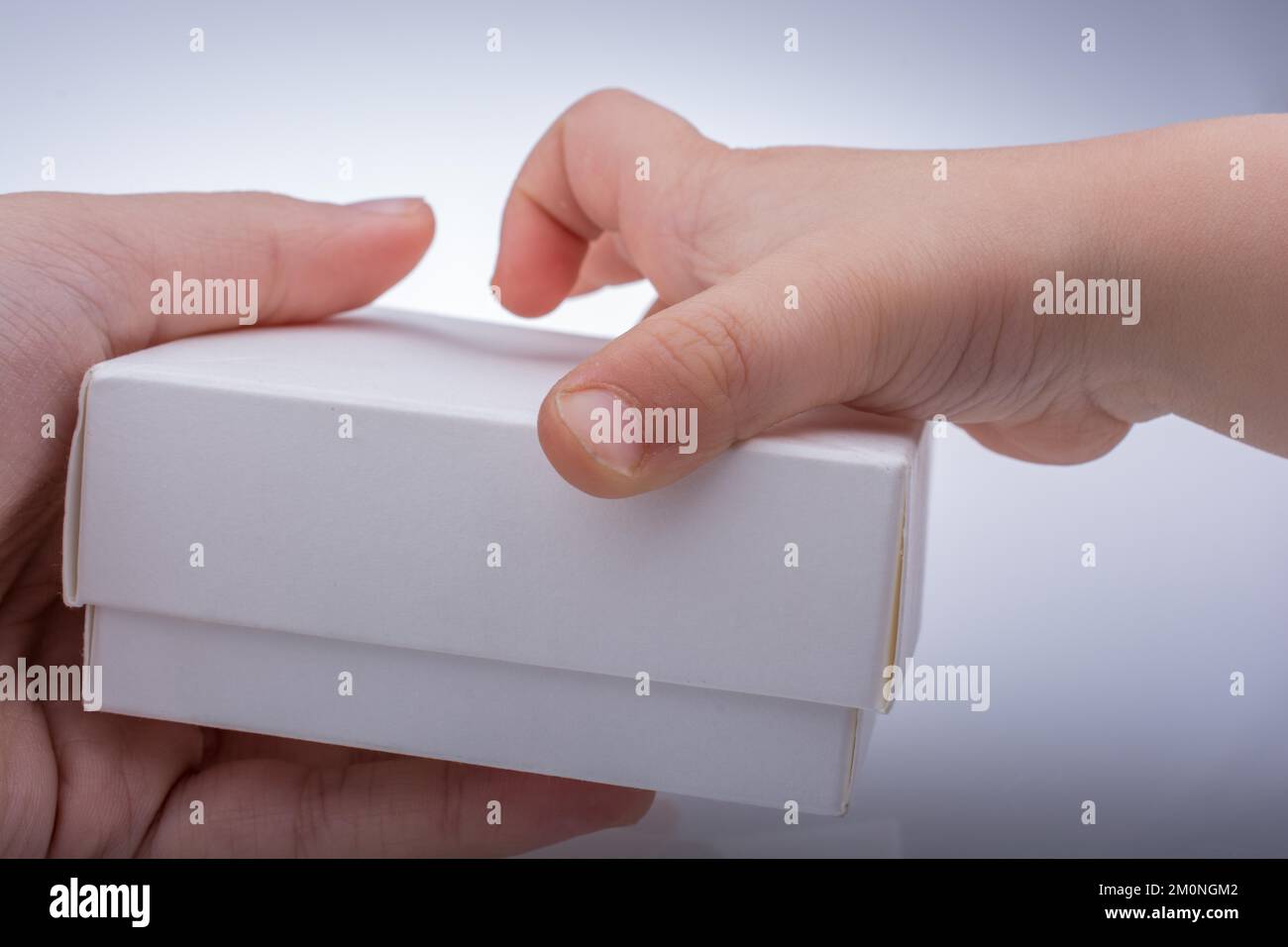 Hand holding a gift box in hand Stock Photo - Alamy