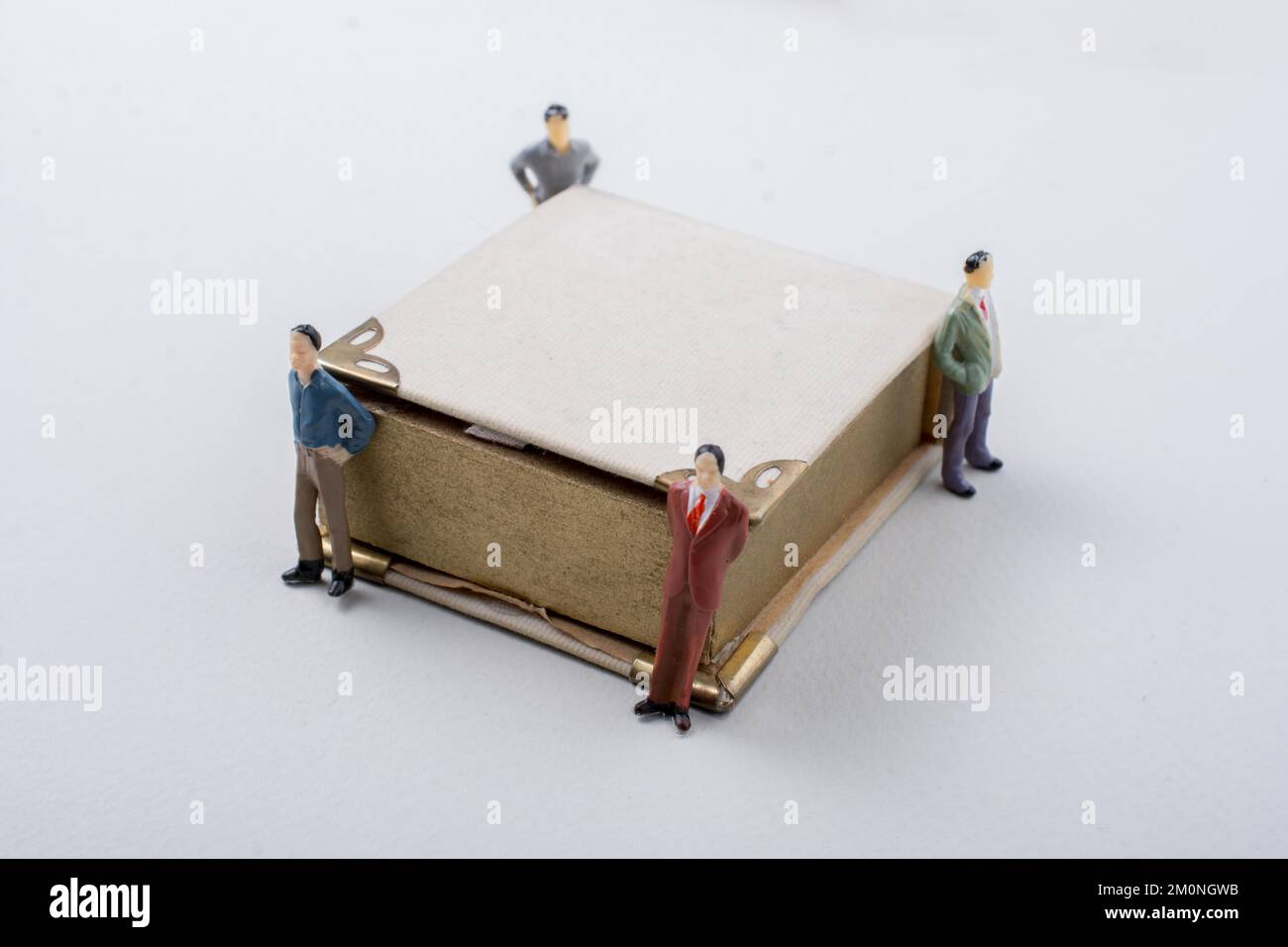 Four men beside hi-res stock photography and images - Alamy
