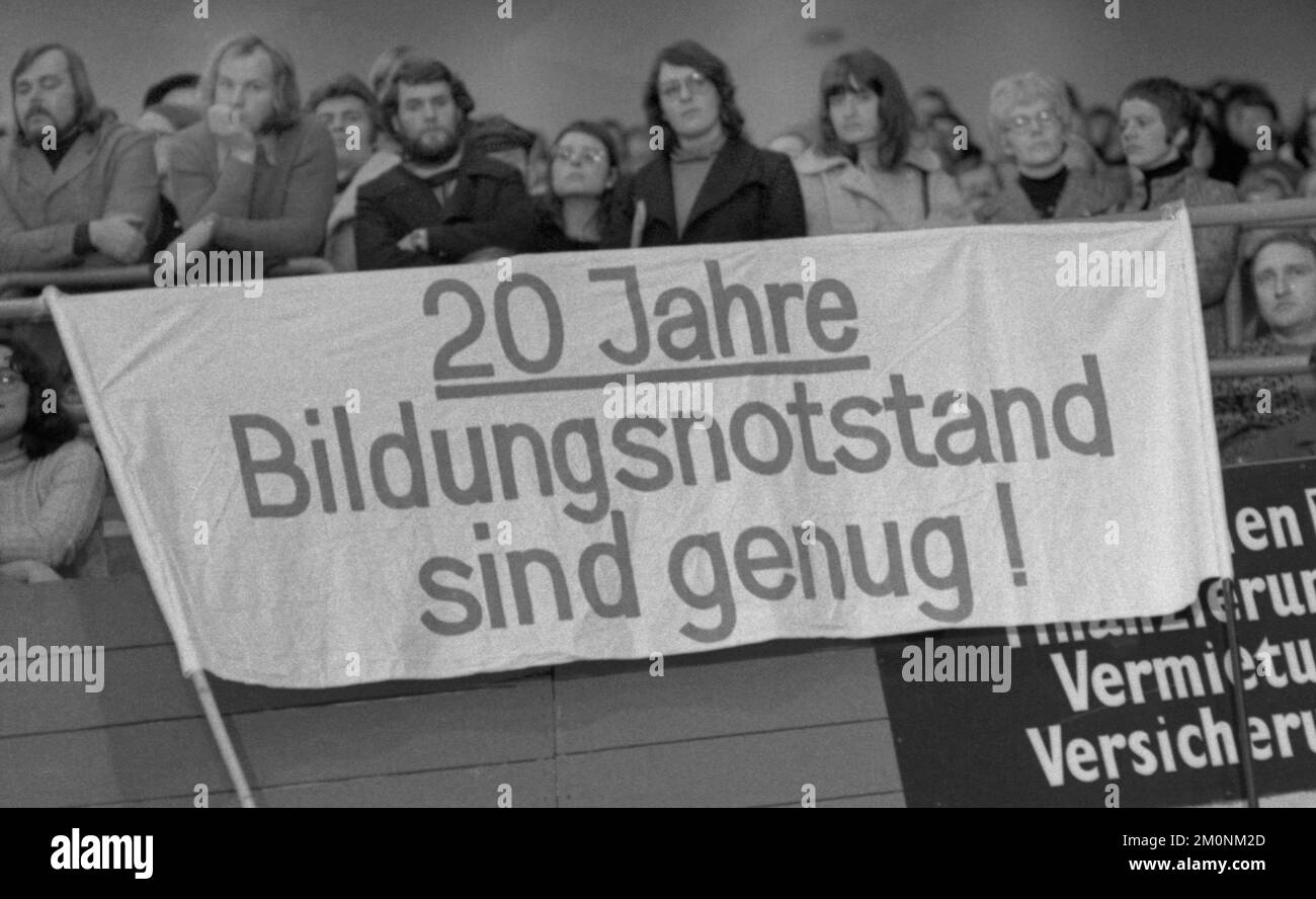 The Education and Science Union (GEW) demonstrated for an improvement ...