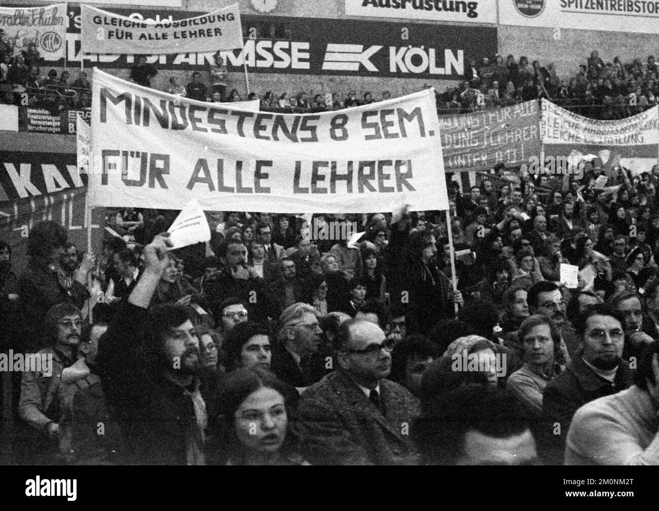 The Education and Science Union (GEW) demonstrated for an improvement ...