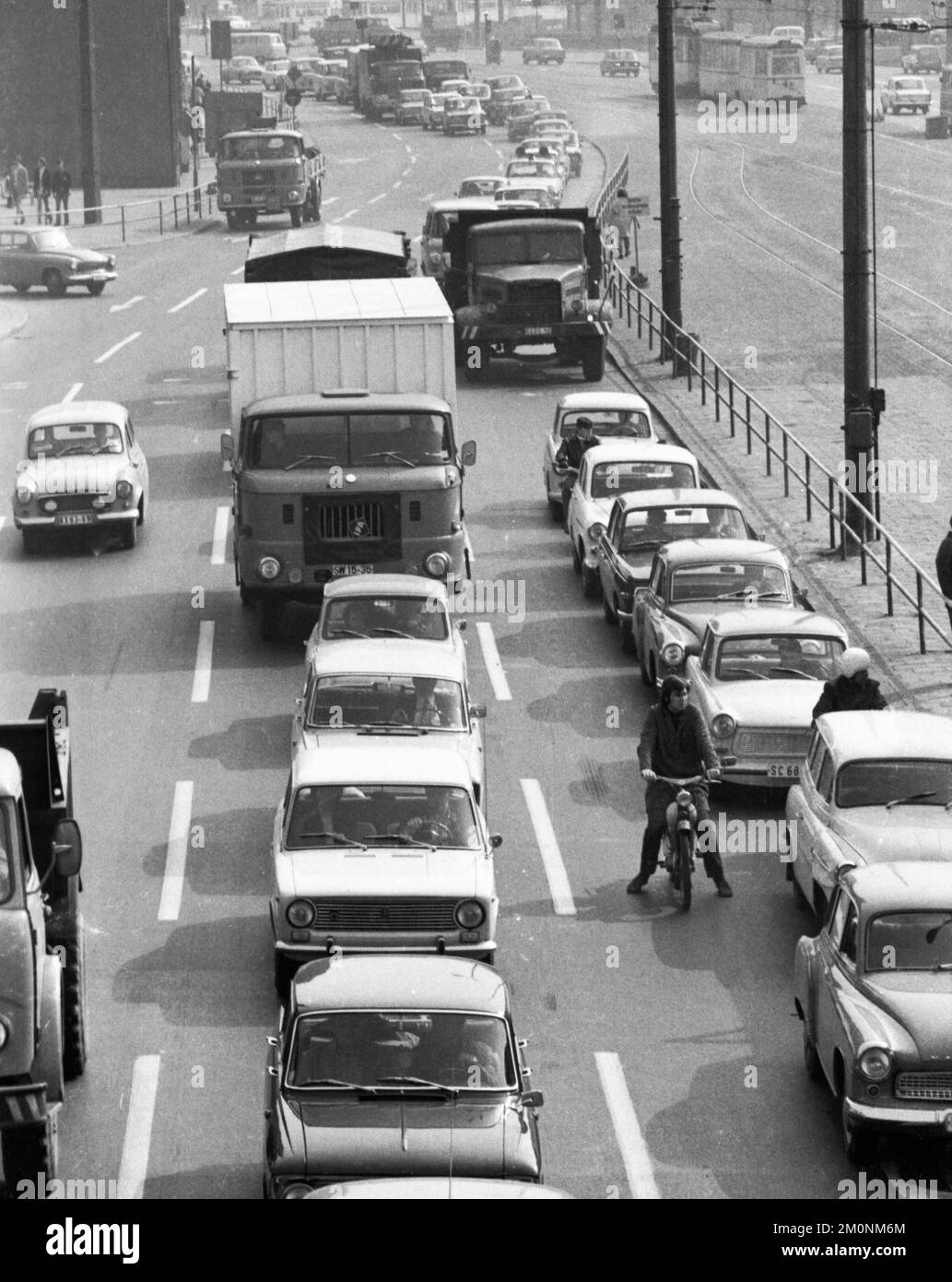 Life and Everyday Life in the GDR from 1.4. to 10.4.1974. City Scenes ...