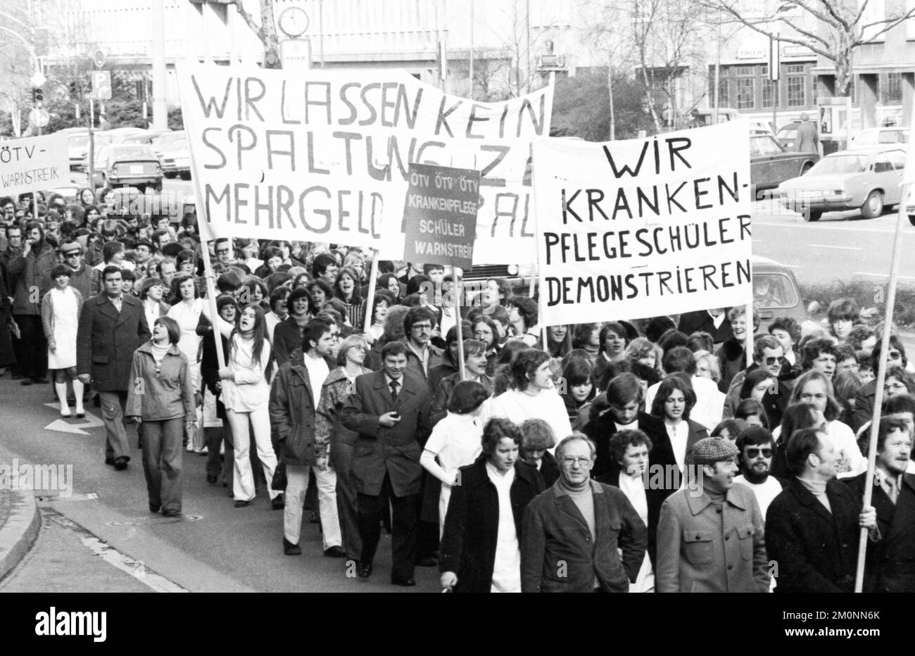 Members of the Public Services, Transport and Traffic Union (ÖTV ...