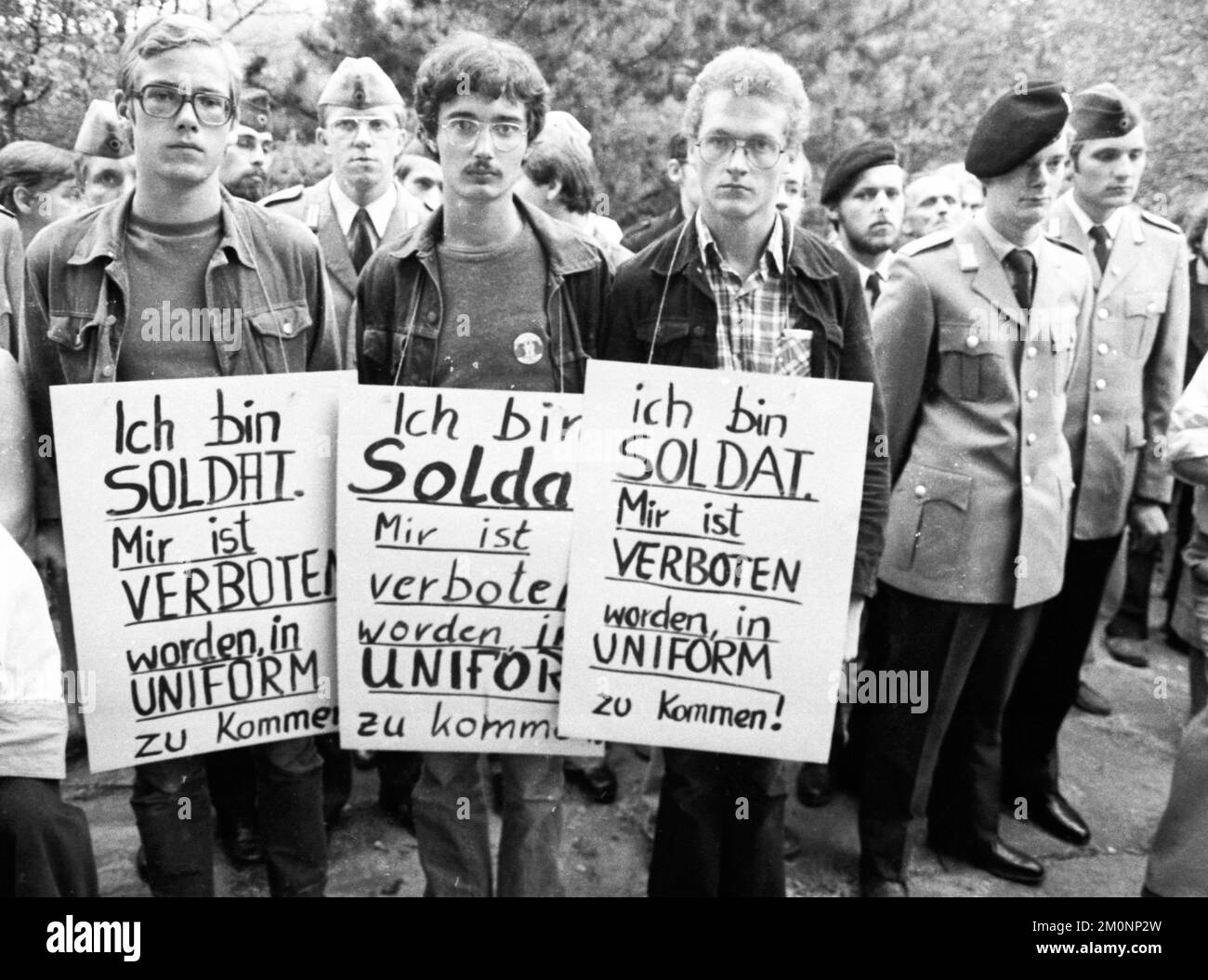 Flowers for Stukenbrock the memorial tribute to Soviet Nazi victims on ...