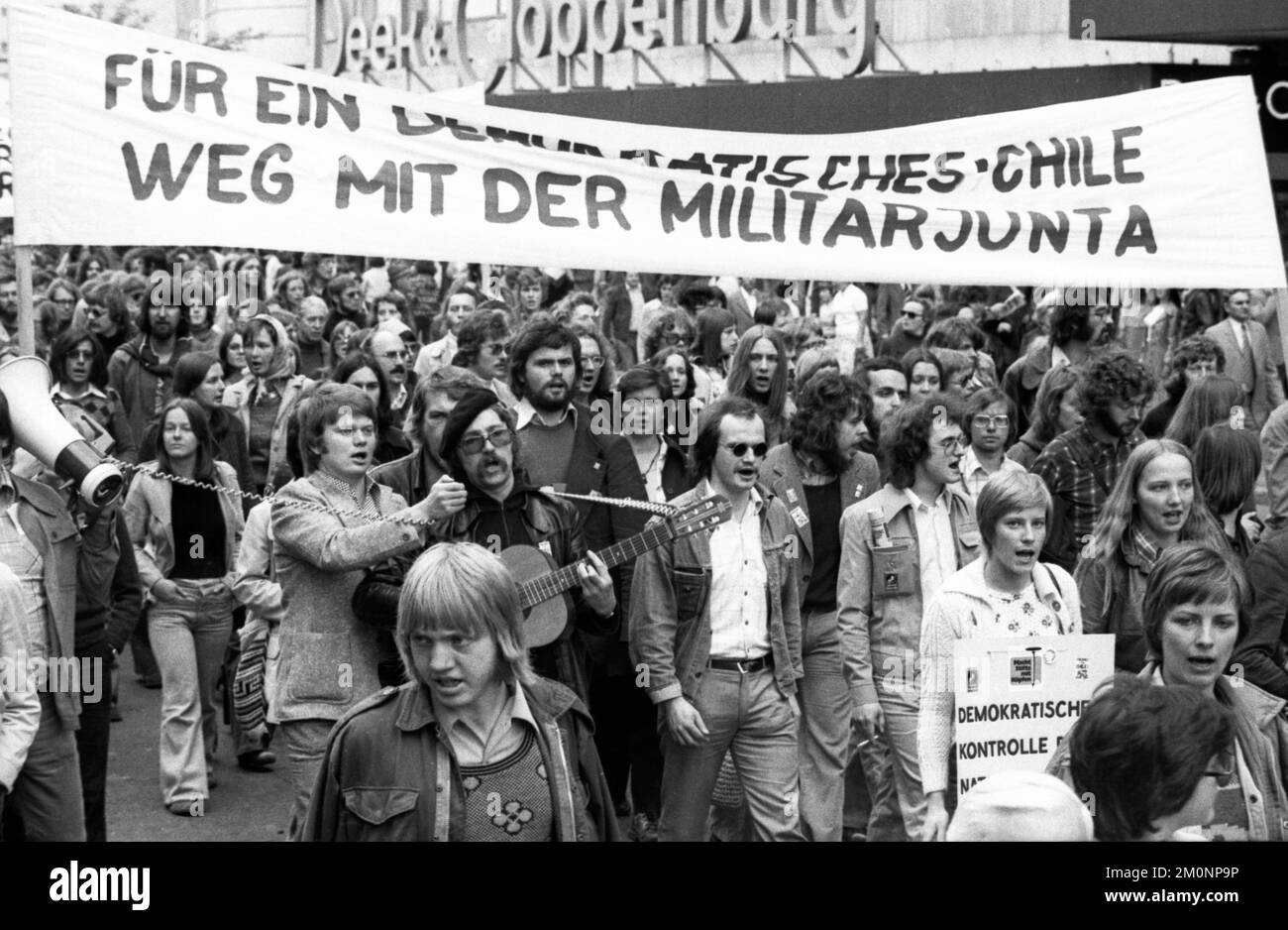 More than 40, 000 people from Germany, Italy, Chile, Spain, Greece and ...