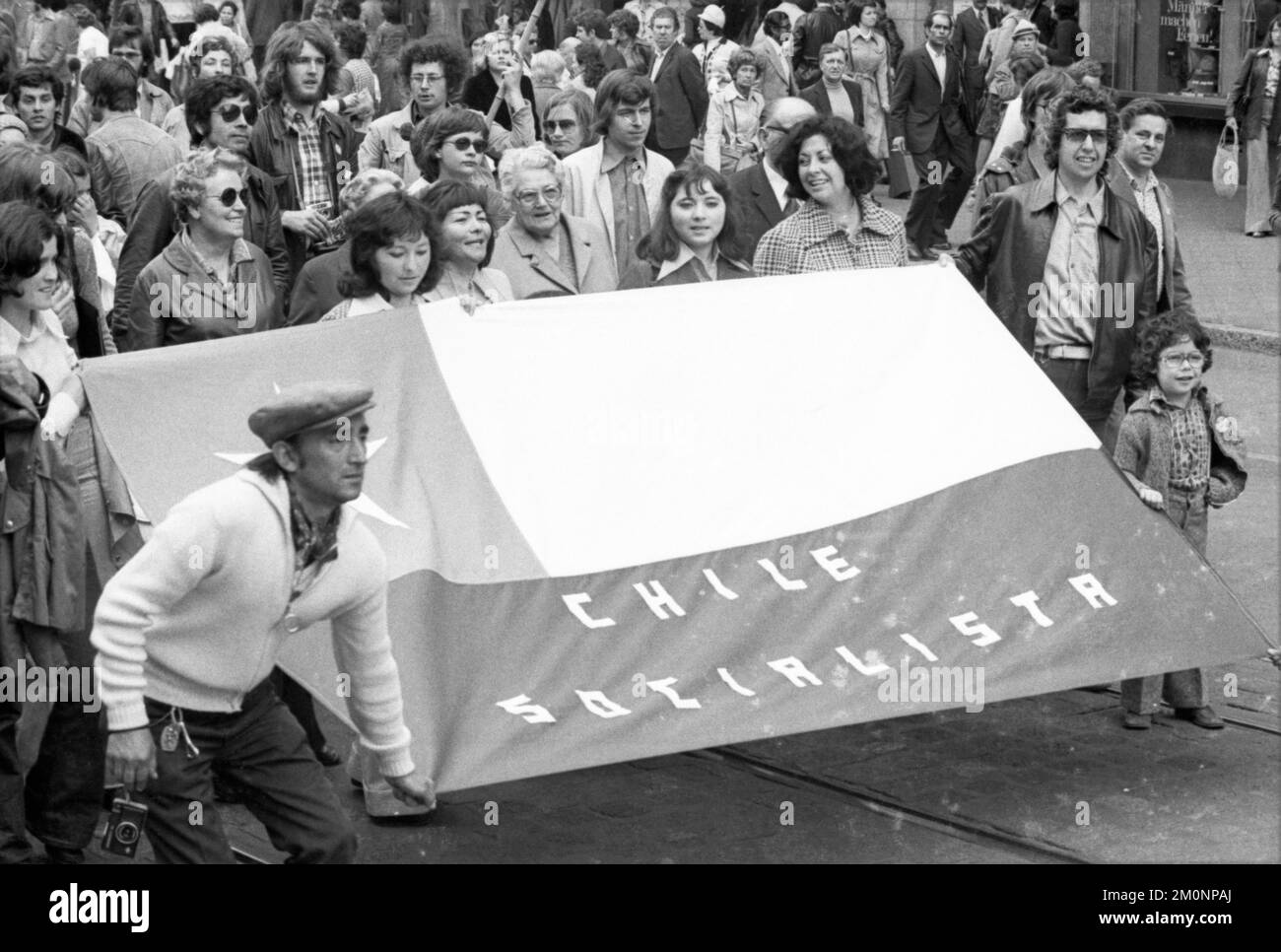 More than 40, 000 people from Germany, Italy, Chile, Spain, Greece and ...