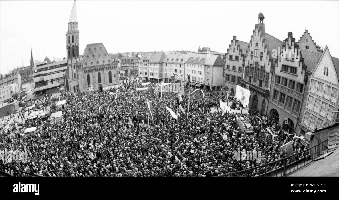 More than 40, 000 people from Germany, Italy, Chile, Spain, Greece and ...