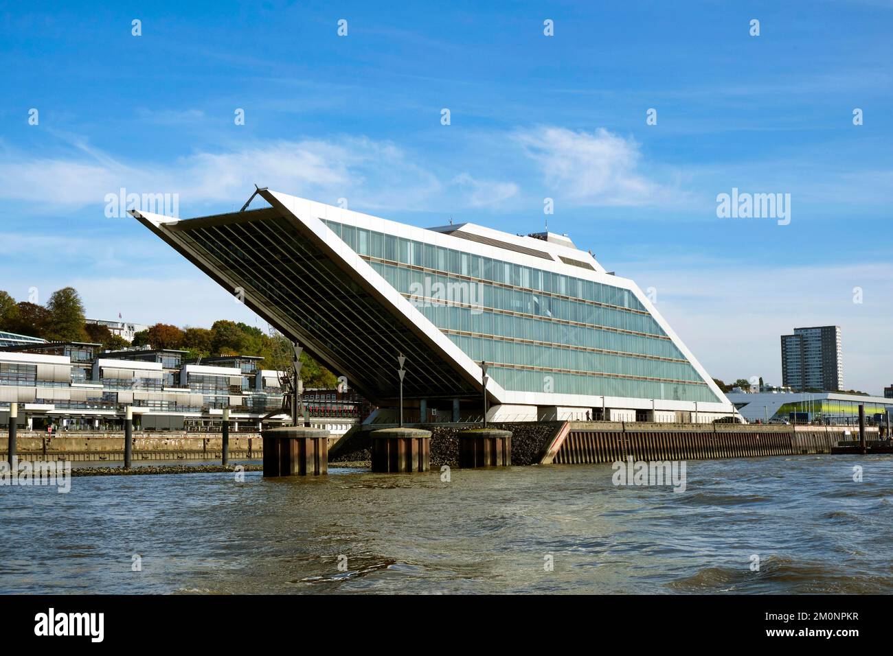 Commercial dockland hi-res stock photography and images - Alamy