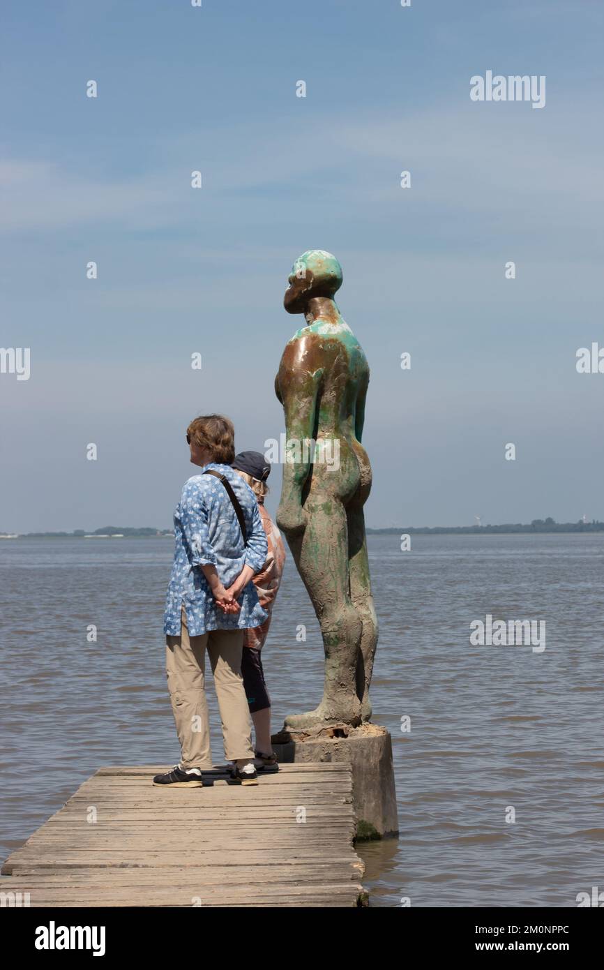 People look at a statue hi-res stock photography and images - Alamy