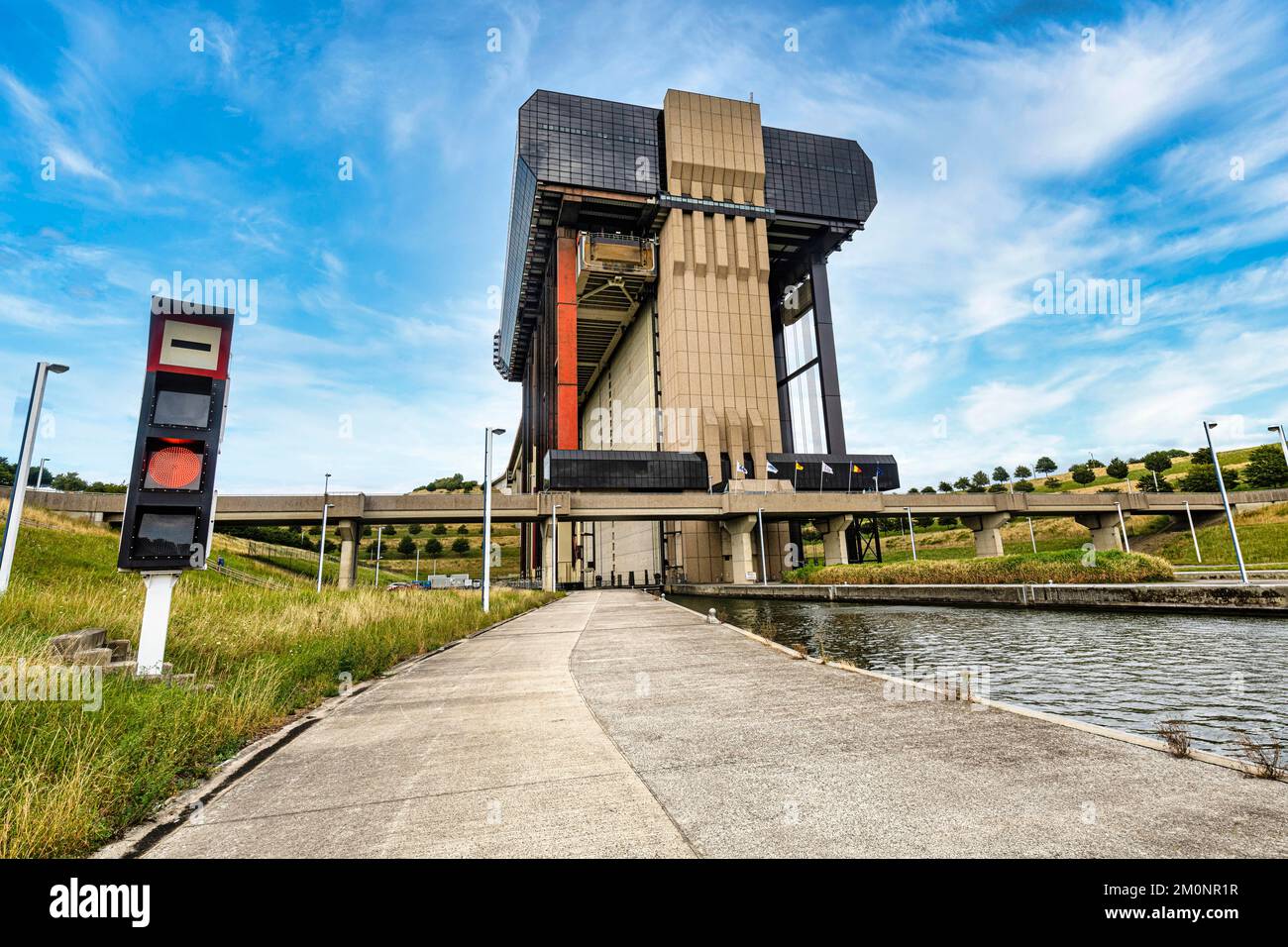 Strepy-Thieu boat lift one of the worlds largest boat lifts, Canal du ...