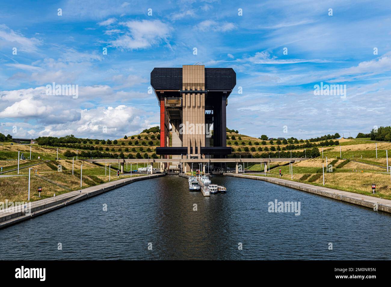 Strepy-Thieu boat lift one of the worlds largest boat lifts, Canal du ...