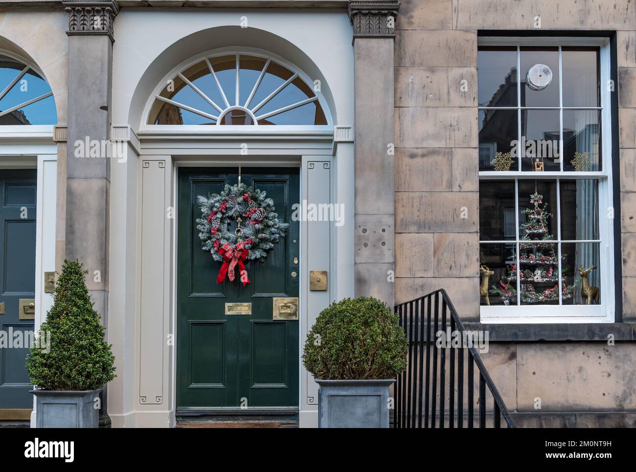 Georgian house front door with Christmas wreath, Edinburgh New Town ...