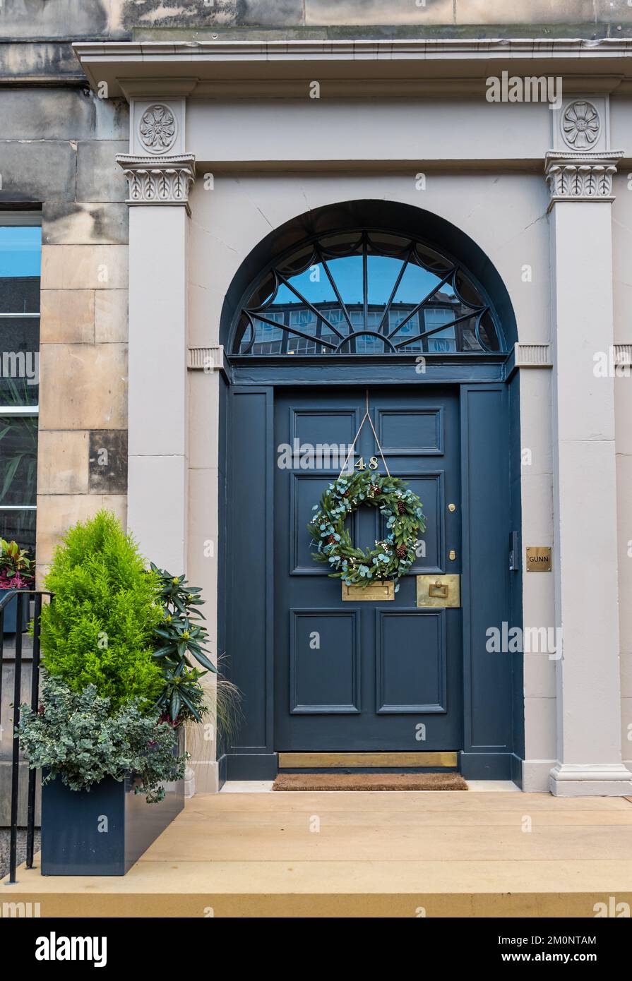 Georgian house front door with Christmas wreath, Edinburgh New Town ...