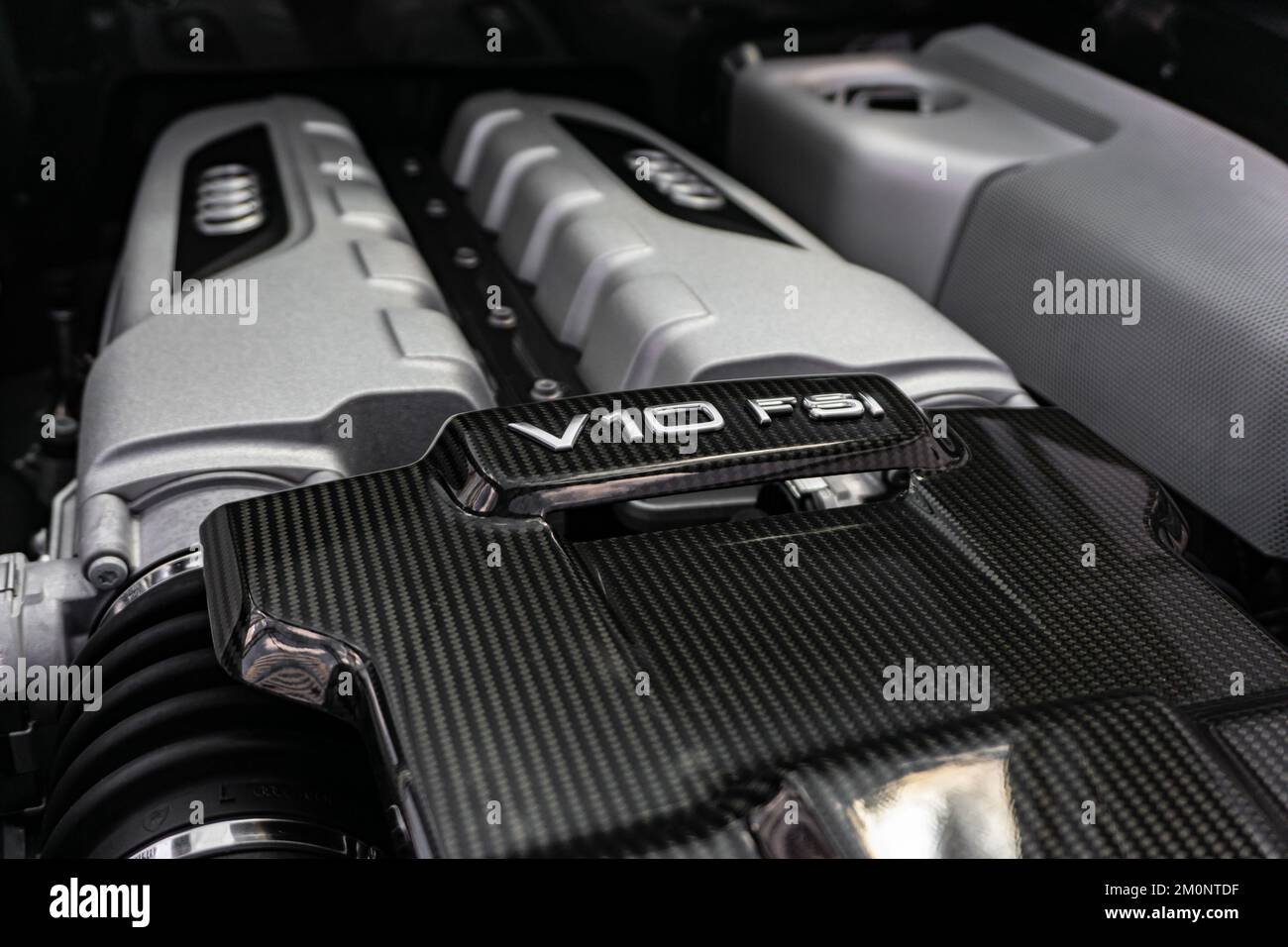 A closeup shot of the Audi R8 V10 FSI carbon fiber finish engine bay ...