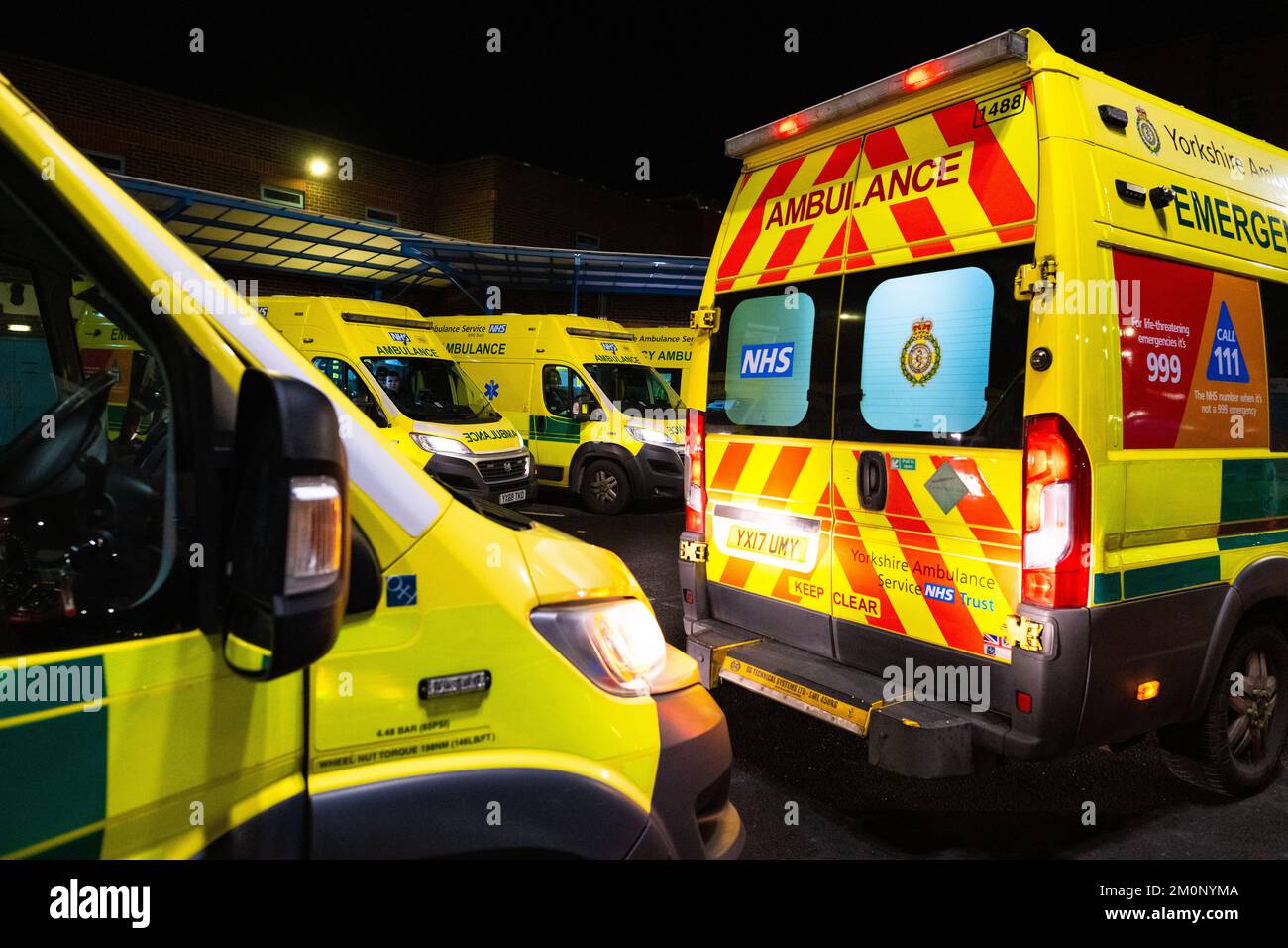 Queueing ambulances hi-res stock photography and images - Alamy
