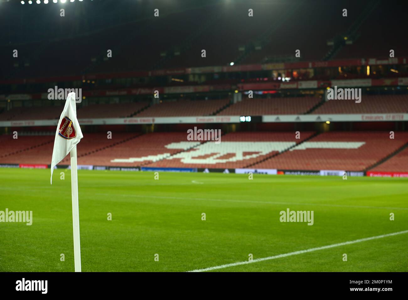 Emirates stadium corner flag hi-res stock photography and images - Alamy