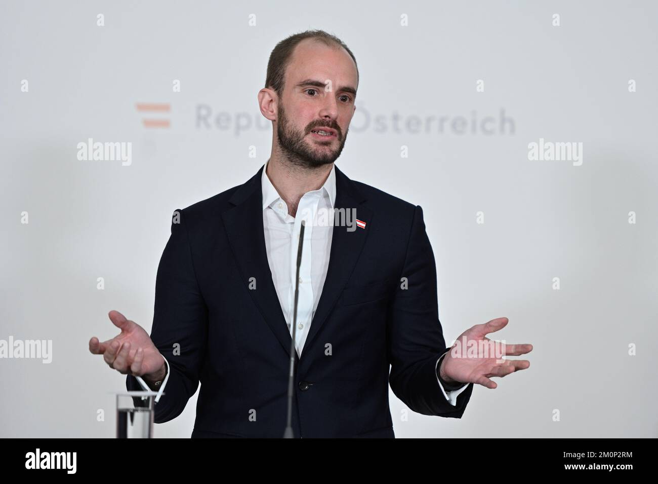 Vienna, Austria. 7th Dec, 2022. Doorsteps in front of the Council of ...