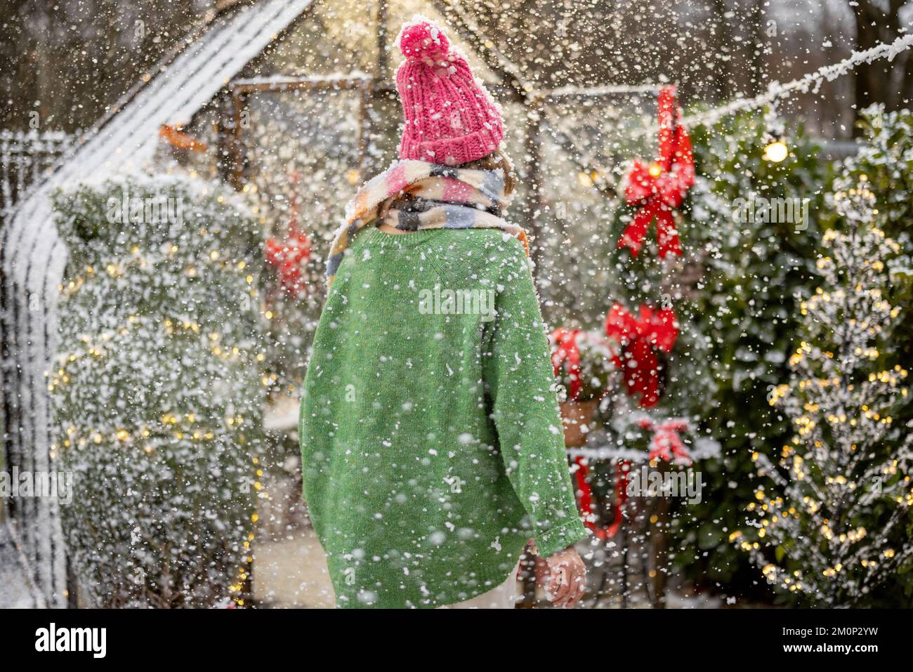 Cozy beautifully decorated backyard hi-res stock photography and images ...