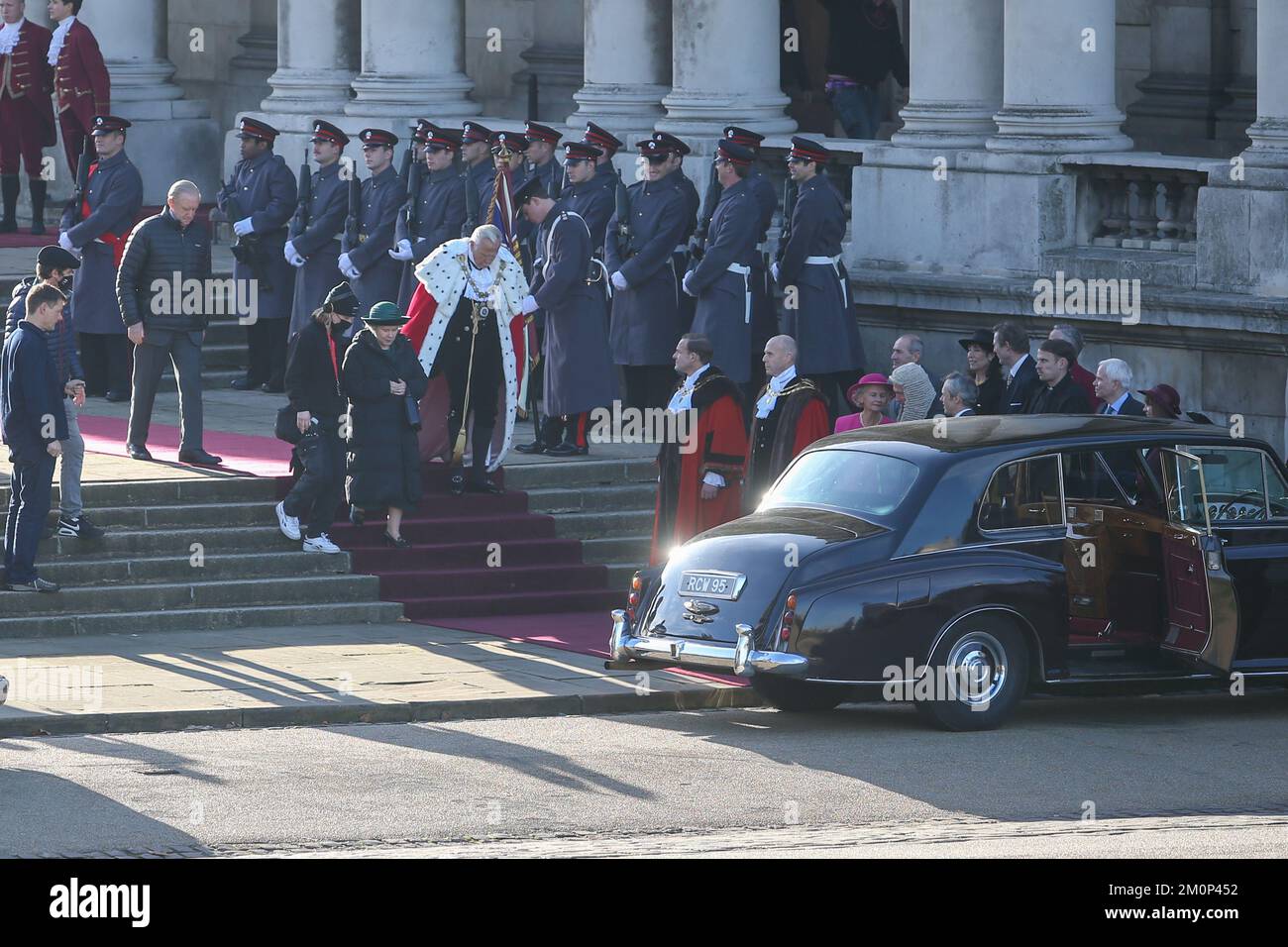 The crown filming crew set hi-res stock photography and images - Alamy