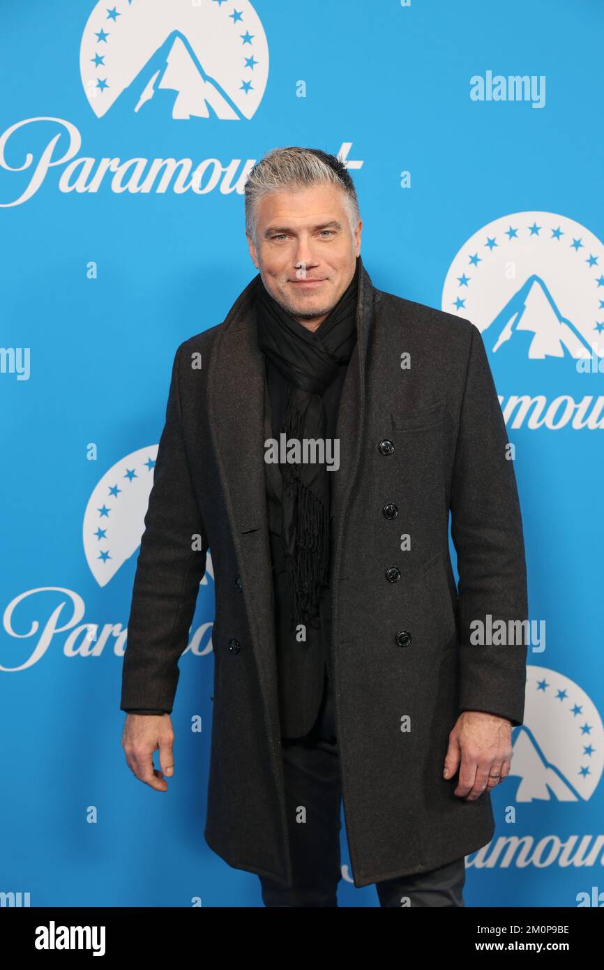 Berlin, Germany. 07th Dec, 2022. Actor Anson Mount joins the Paramount ...