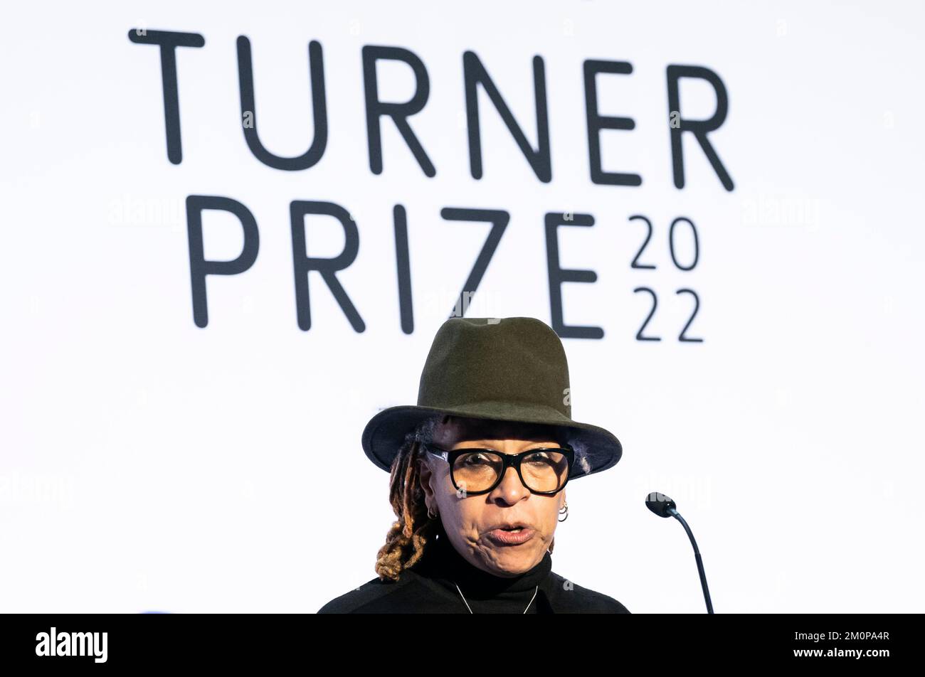 Sculptor Veronica Ryan celebrates after being announced the winner of ...