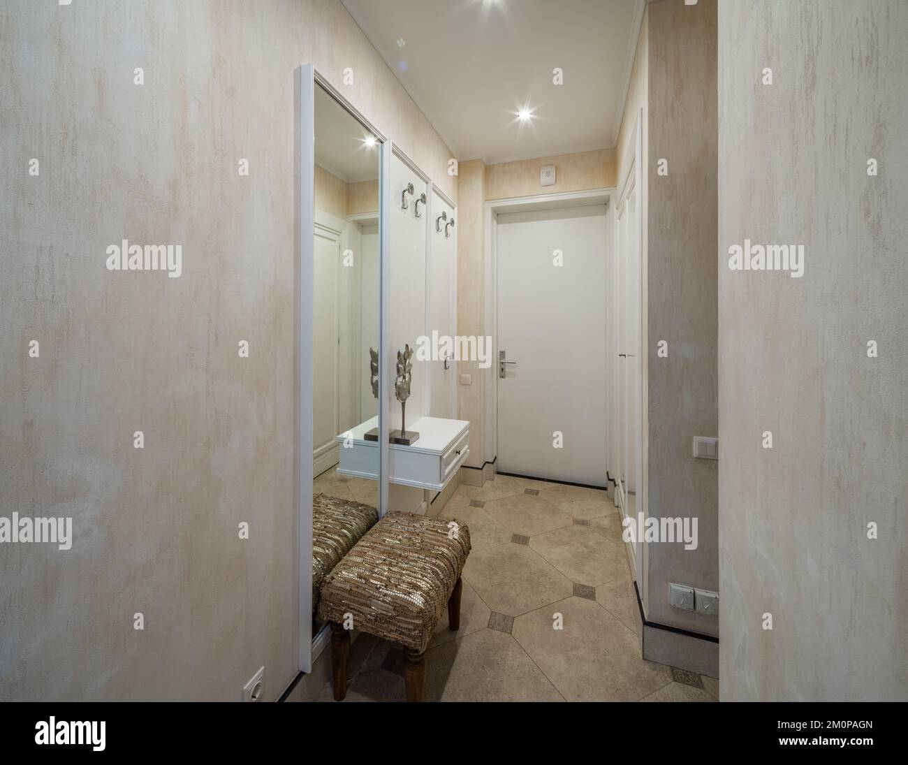 Ottoman mirror hi-res stock photography and images - Alamy