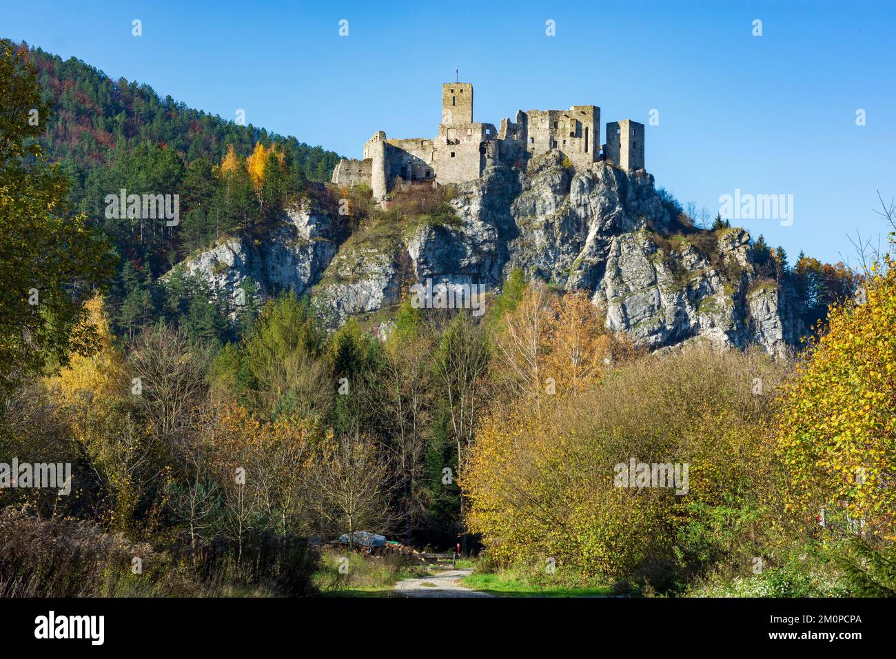 Strecno: Strecno Castle in , , Slovakia Stock Photo - Alamy