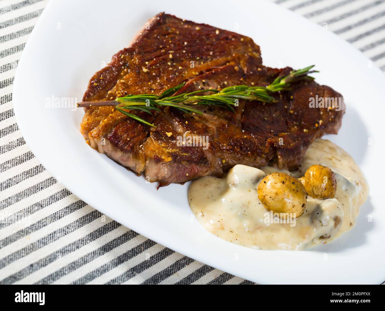 Beef entrecote mushroom sauce hi-res stock photography and images - Alamy